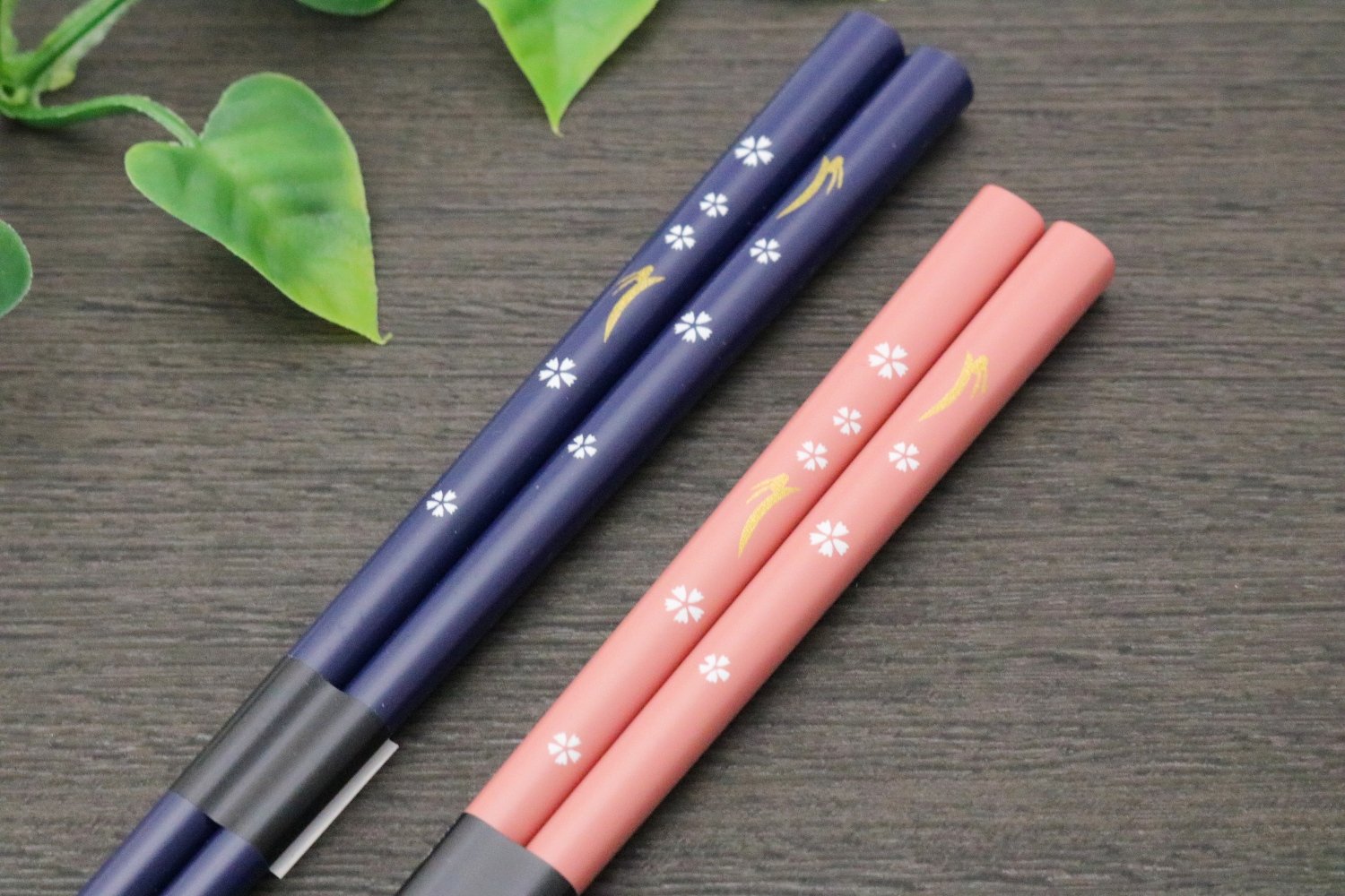Ishida Chopsticks, Made in Japan, Black/Pink, Product Size: Chopsticks: 9.1 inches (23 cm), 8.3 inches (21 cm), Chopsticks Rest: 1.8 x 1.0 x 0.2 inches (4.5 x 2.5 x 0.7 cm)