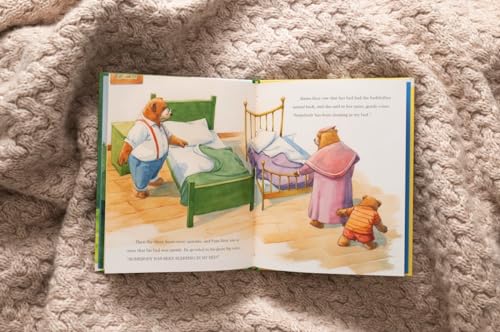 Goldilocks and the Three Bears: A Little Apple Classic (Little Apple Books)