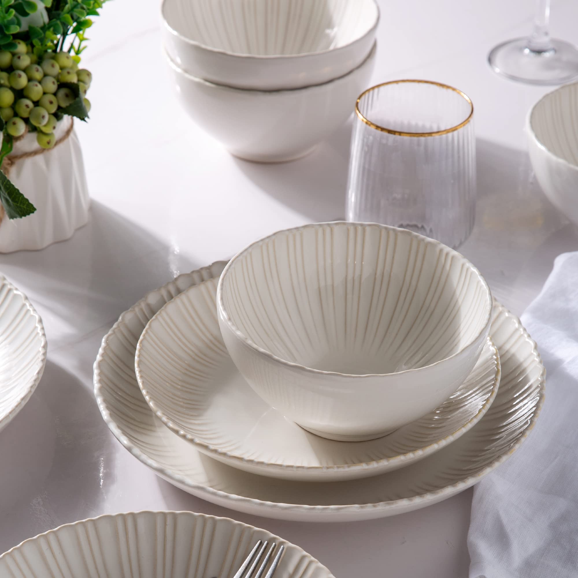 GBHOME Ceramic Dinnerware Sets, Elegant Stoneware Plates and Bowls Sets, Highly Chip and Crack Resistant | Dishwasher & Microwave Safe | Dishes Set
