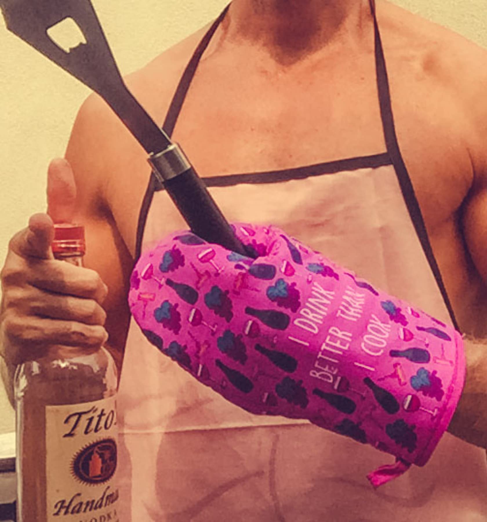 I Drink Better Than I Cook Oven Mitt Funny Wine Lover Vino Graphic Kitchen Glove Funny Graphic Kitchenwear Funny Drinking Novelty Cookware Pink Oven Mitt