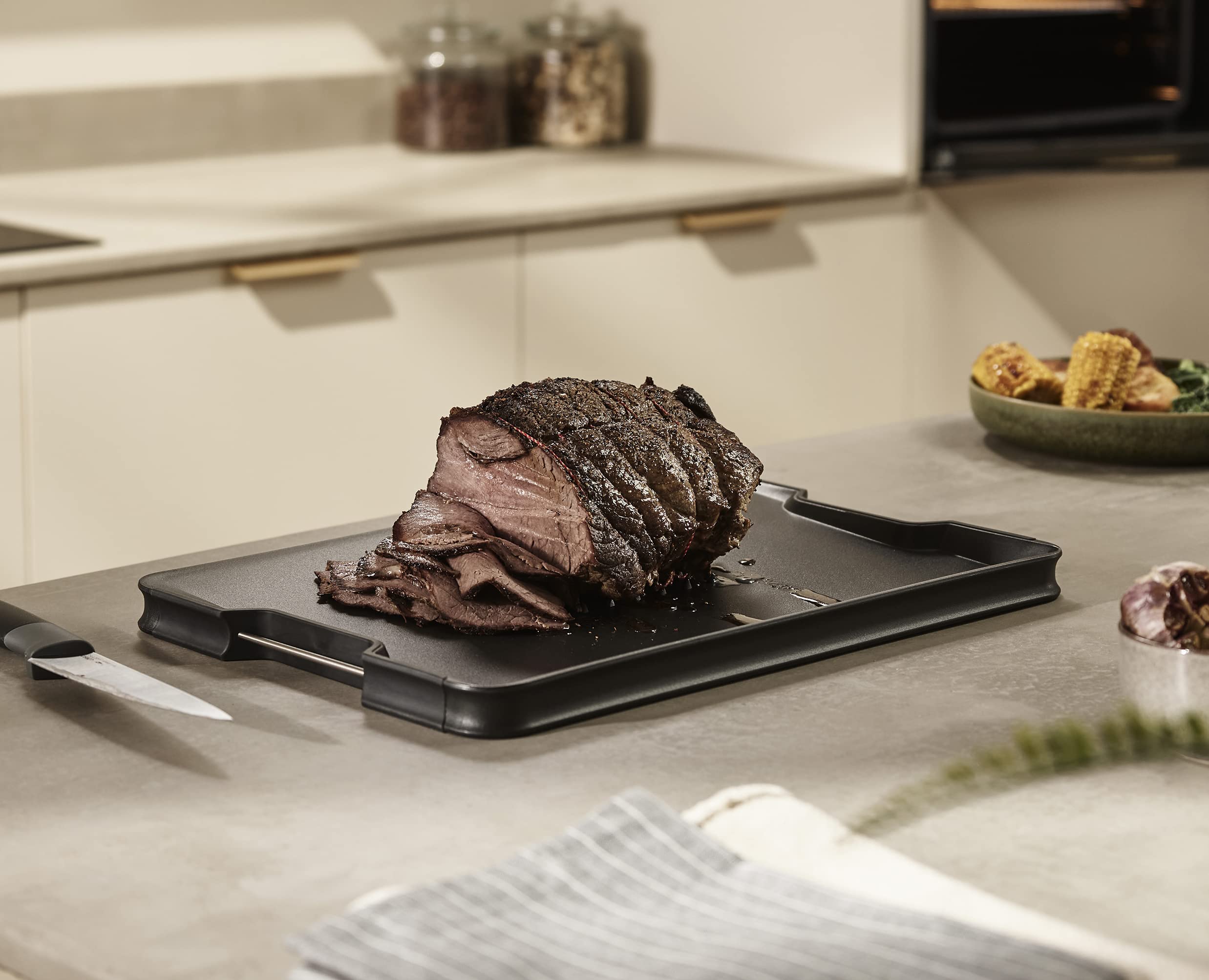 Joseph Joseph Cut&Carve Plus - Non-Slip, Multi-Function, Double-Sided Cutting Board for Food Preparation and Carving- Dishwasher Safe, Large β Black