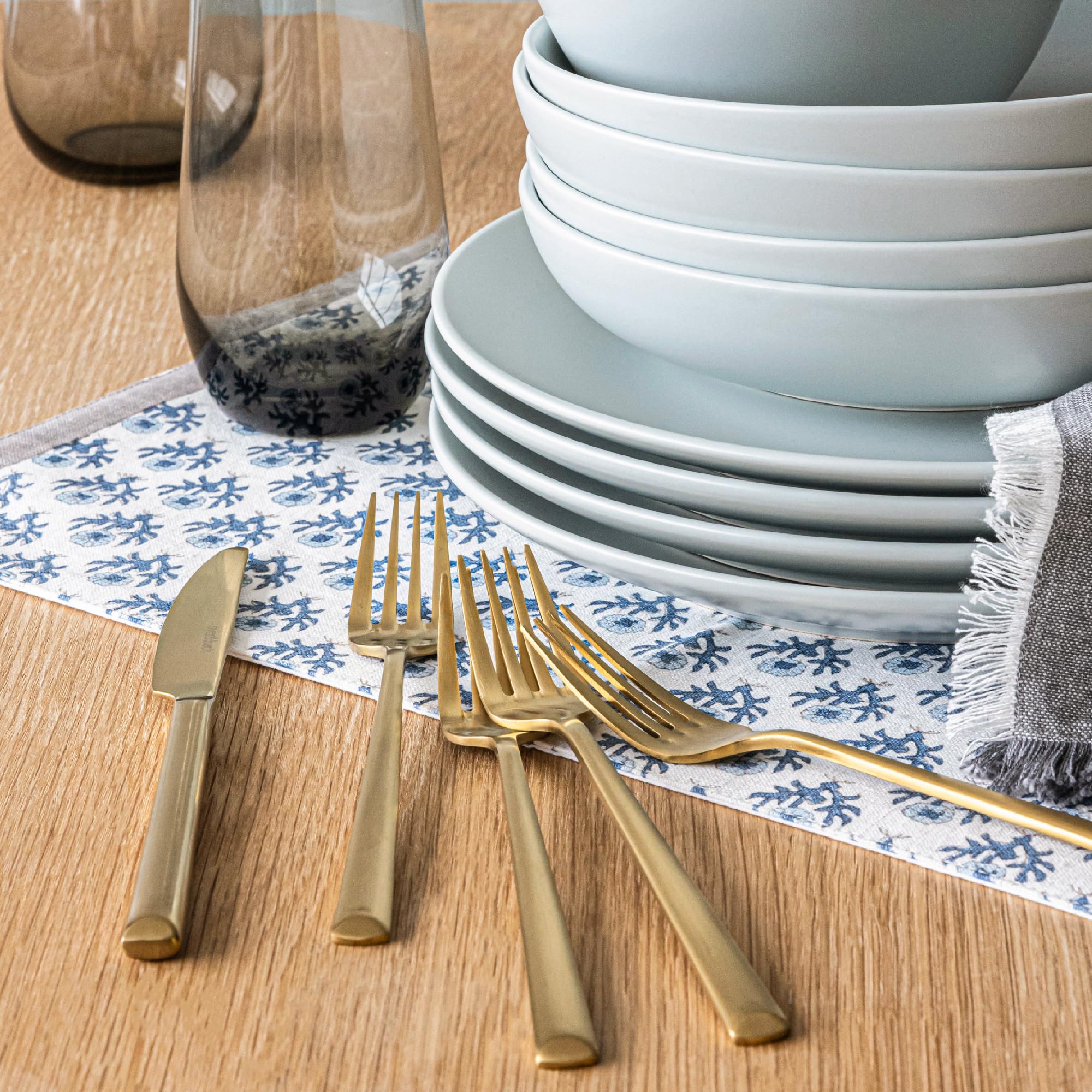 over&back 20pc Modern Flatware Cutlery Set - Comes with 4 Dinner Forks, 4 Salad Forks, 4 Dinner Knives, 4 Dinner Spoons, and 4 Teaspoons - 18/8 Stainless Steel - Dishwasher-Safe - Matte Gold