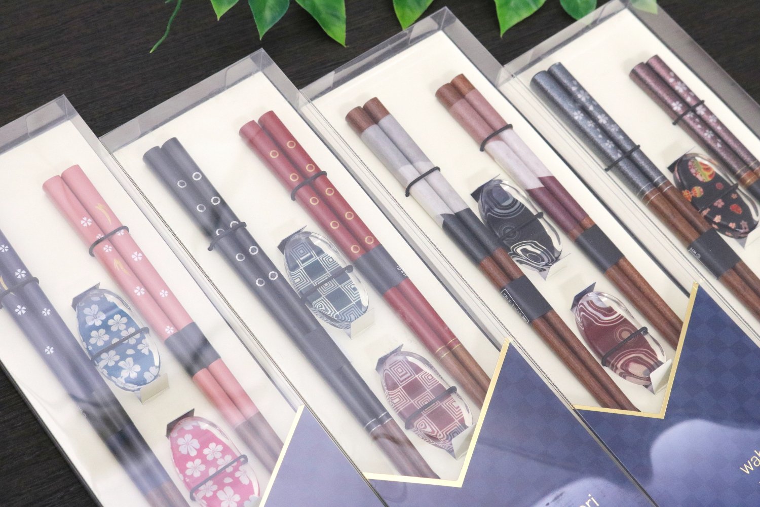 Ishida Chopsticks, Made in Japan, Black/Pink, Product Size: Chopsticks: 9.1 inches (23 cm), 8.3 inches (21 cm), Chopsticks Rest: 1.8 x 1.0 x 0.2 inches (4.5 x 2.5 x 0.7 cm)