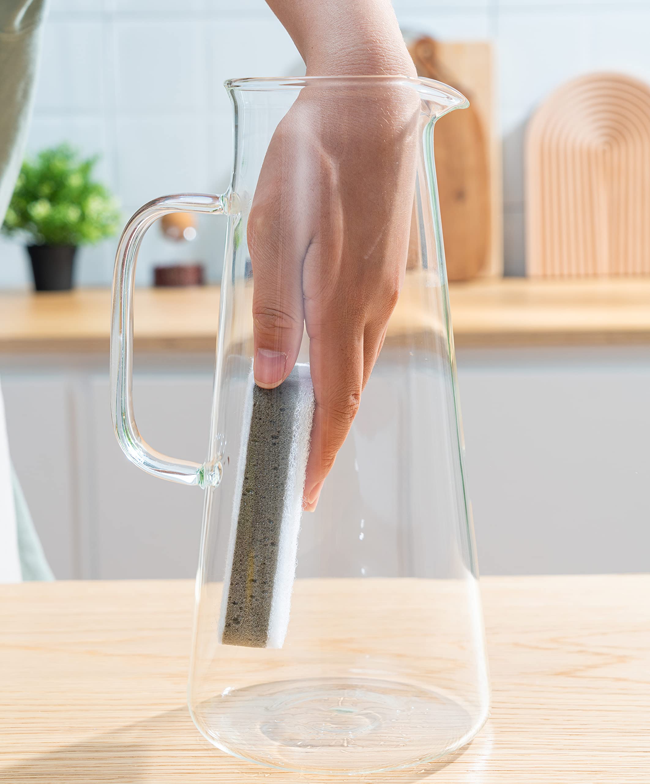 Karafu Pitcher, 68Oz Glass Pitcher with Lid, Easy Clean and Heat Resistance Borosilicate Glass Jug for Hot or Cold Water, Milk, Ice Tea and Juice Beverage
