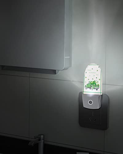 RisQiten St. Patrick's Day Night Light, LED Plug in Night Light, Green Striped Board Truck Clover Night Lights with Dusk to Dawn Sensor Decorative Kids/Adults Nightlight for Bedroom Bathroom