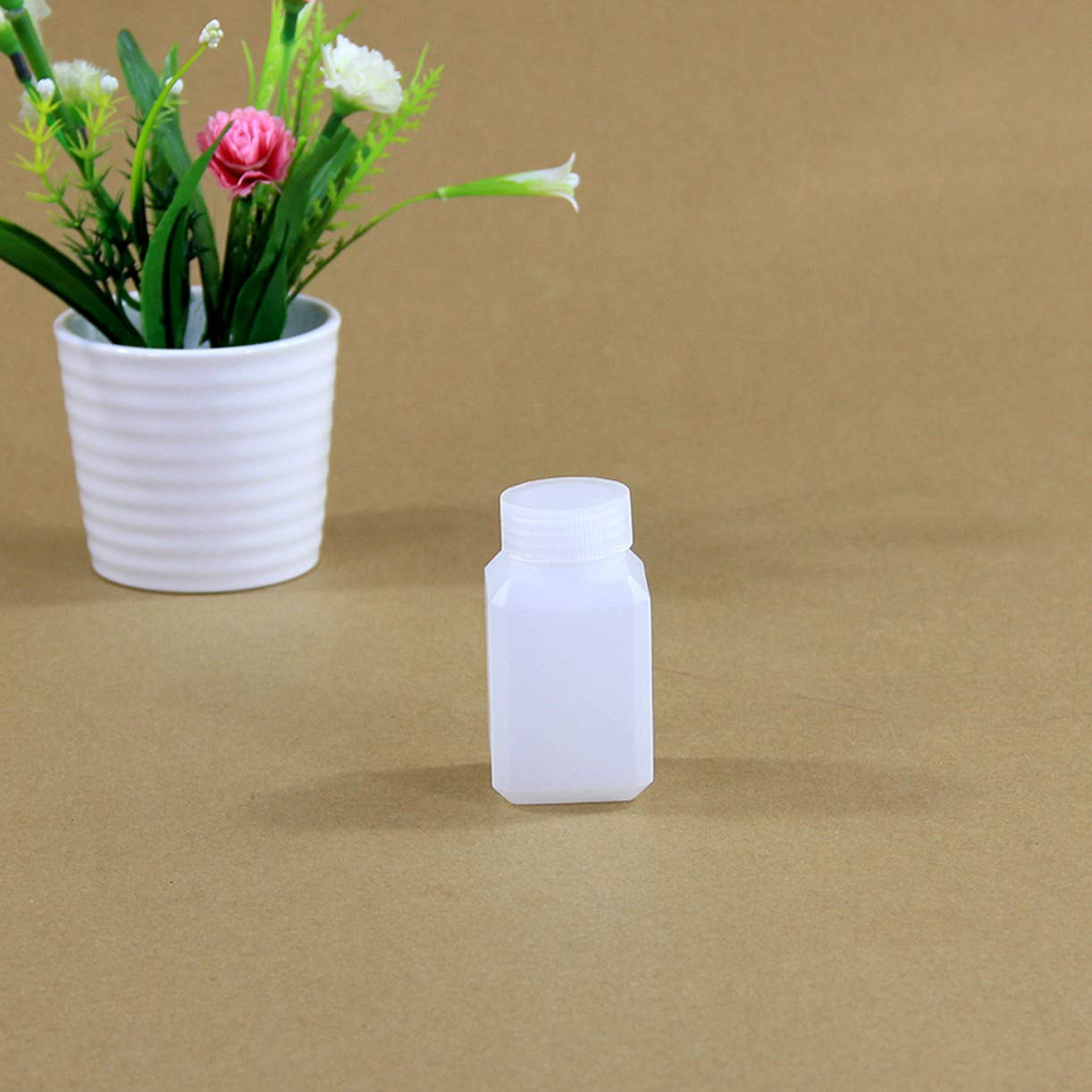 MUGgYz 50PC (60ml) Food Grade HDPE Bottle Empty Square Bottle with Screw Cover Leak-Proof Plastic Containers Laboratory Reagent Bottle