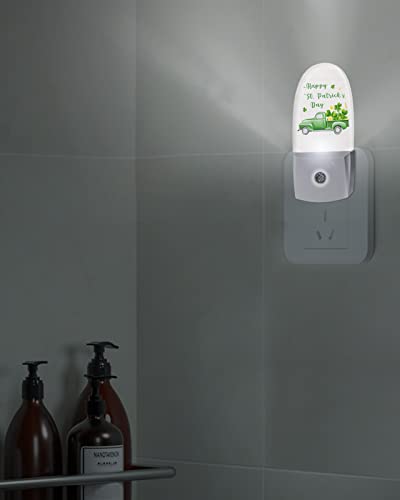 RisQiten St. Patrick's Day Night Light, LED Plug in Night Light, Green Truck and Lucky Clover Gold Night Lights with Dusk to Dawn Sensor Decorative Kids/Adults Nightlight for Bedroom Bathroom