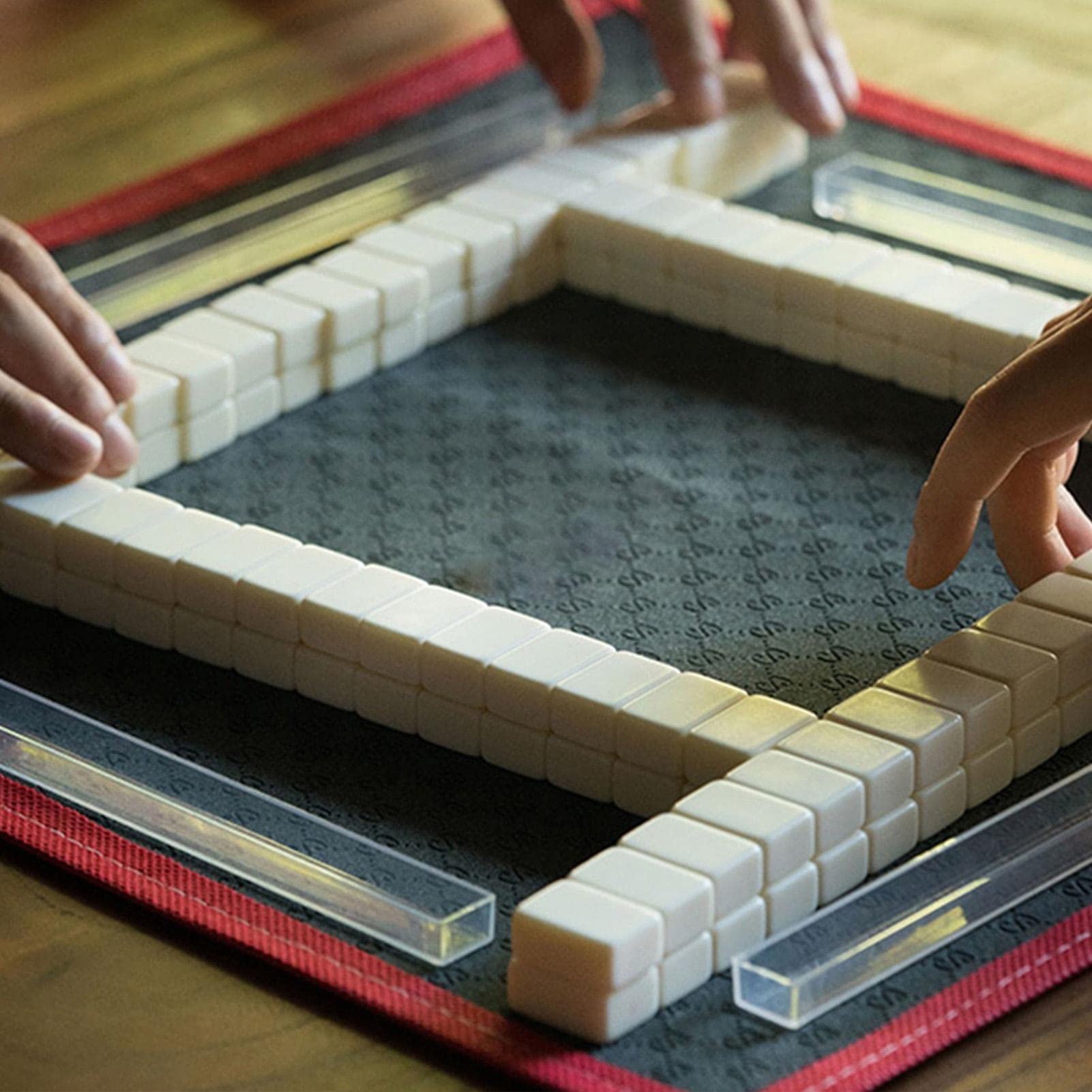 Mahjong Game Set, Chinese Traditional Mah Jong Game Set with 144 Mini Tiles, White Engraved Mini Tiles for Family Gathering Leisure Time
