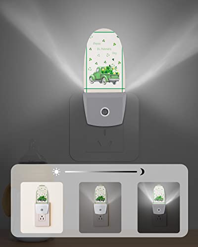 RisQiten St. Patrick's Day Night Light, LED Plug in Night Light, Green Striped Board Truck Clover Night Lights with Dusk to Dawn Sensor Decorative Kids/Adults Nightlight for Bedroom Bathroom