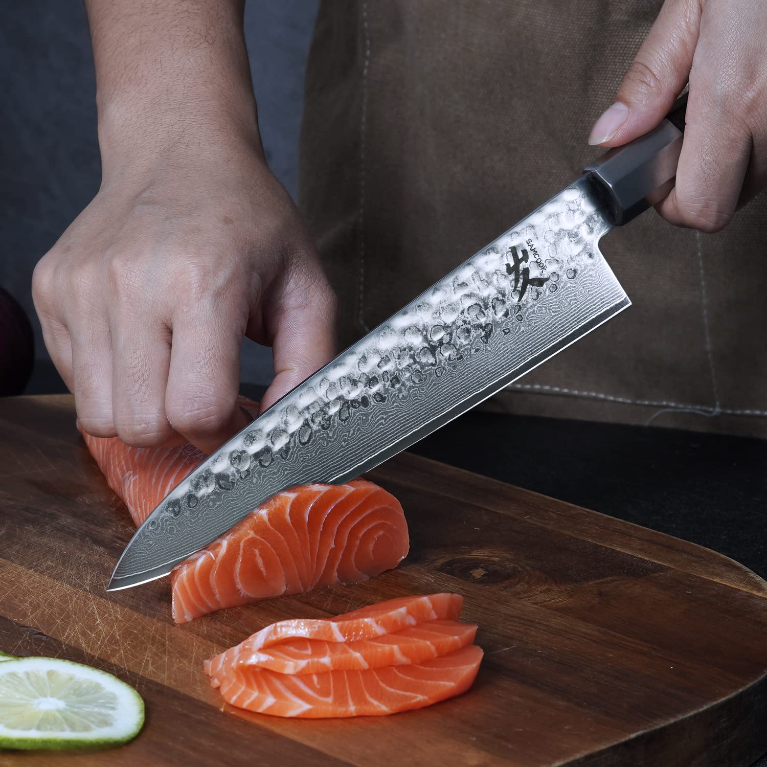 SAMCOOK Japanese Chef Knife - 8 Inch Professional Hand Forged Gyuto Knife - VG-10 Damascus High Carbon Stainless Steel Kitchen Cooking knife - Ergonomic Black Sandalwood Handle with Gift Box
