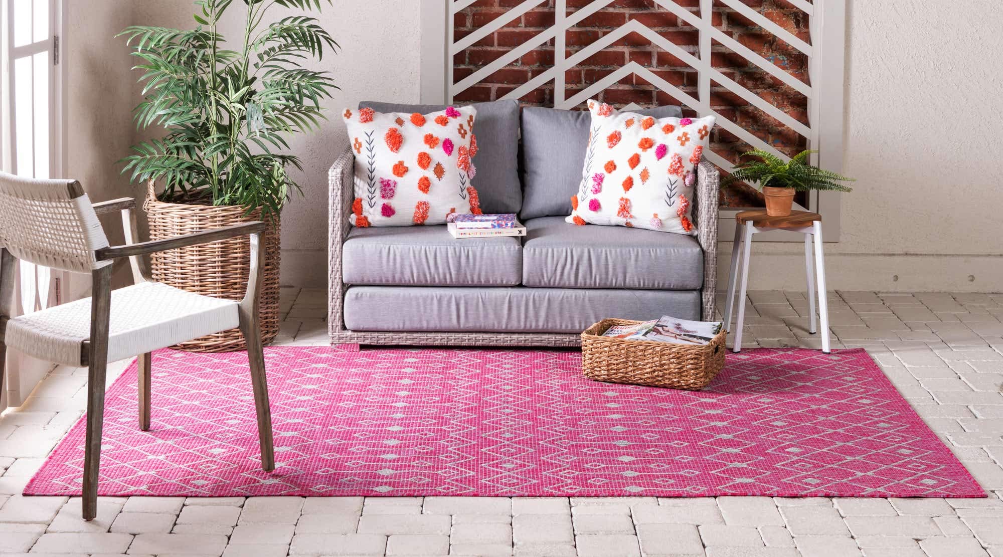 Unique Loom Outdoor Trellis Collection Area Rug - Tribal Trellis (5' 1" x 8' Rectangle, Fuschia/ Gray)
