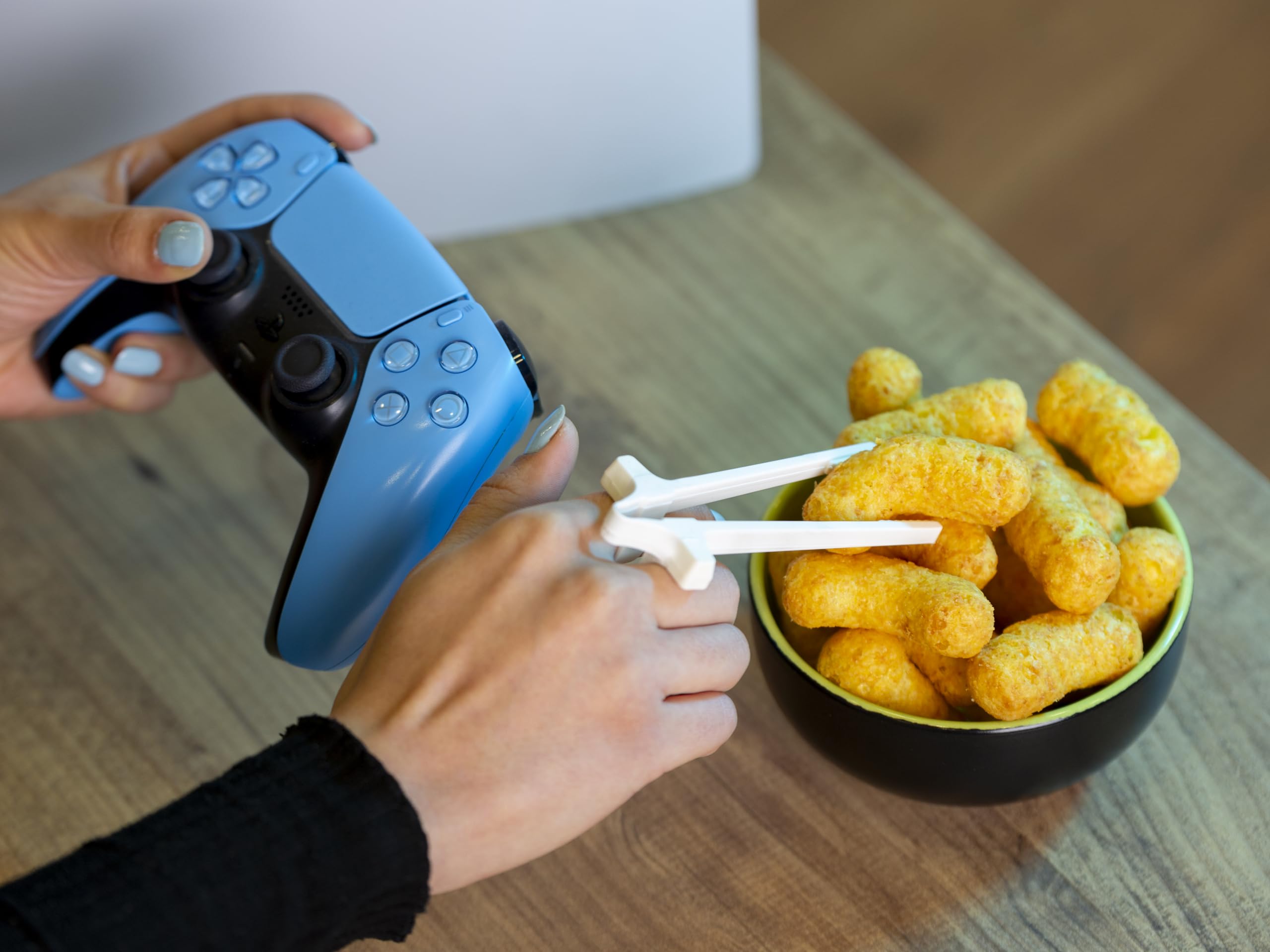 isnack PRO Finger Chopsticks for Gamers - 4 PCS Gamer Chopsticks, Snack Grabber, Chips Chopsticks, Snack Chopsticks for Gamers, Chip Chopsticks, Snack Chopsticks, Chopsticks Helper (4 X isnack Pro)