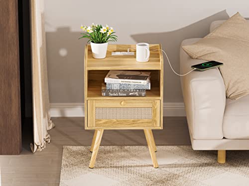 SUPERJARE Nightstands Set of 2, Night Stands with Charging Station & PE Rattan Decor Drawer, Bed Side Tables with Solid Wood Feet, End Table, for Bedroom, Living Room - Natural