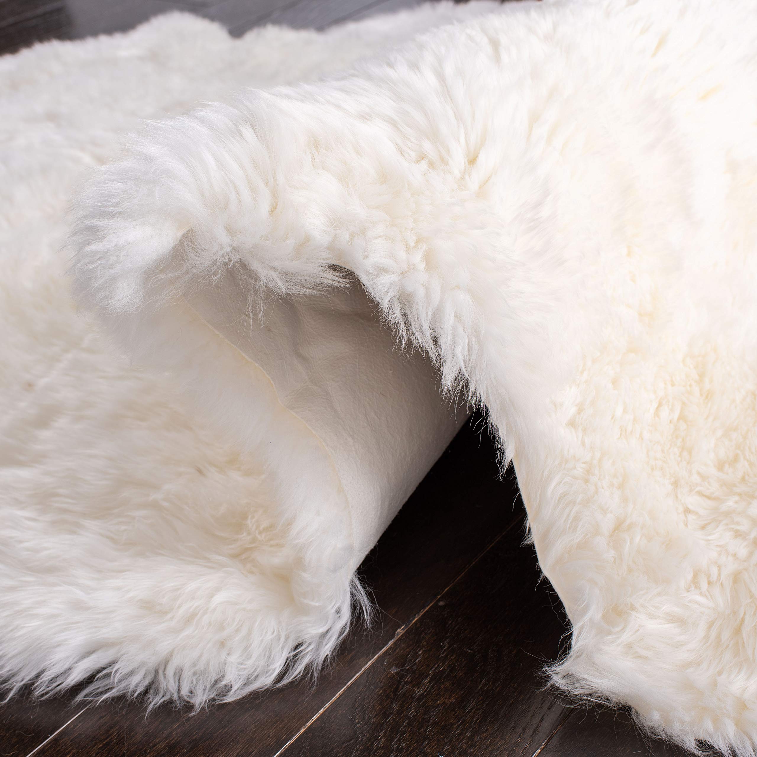 SAFAVIEH Sheep Skin Collection 3' x 5' White SHS121A Handmade Rustic Glam Genuine Pelt 3.4-inch Extra Thick Area Rug