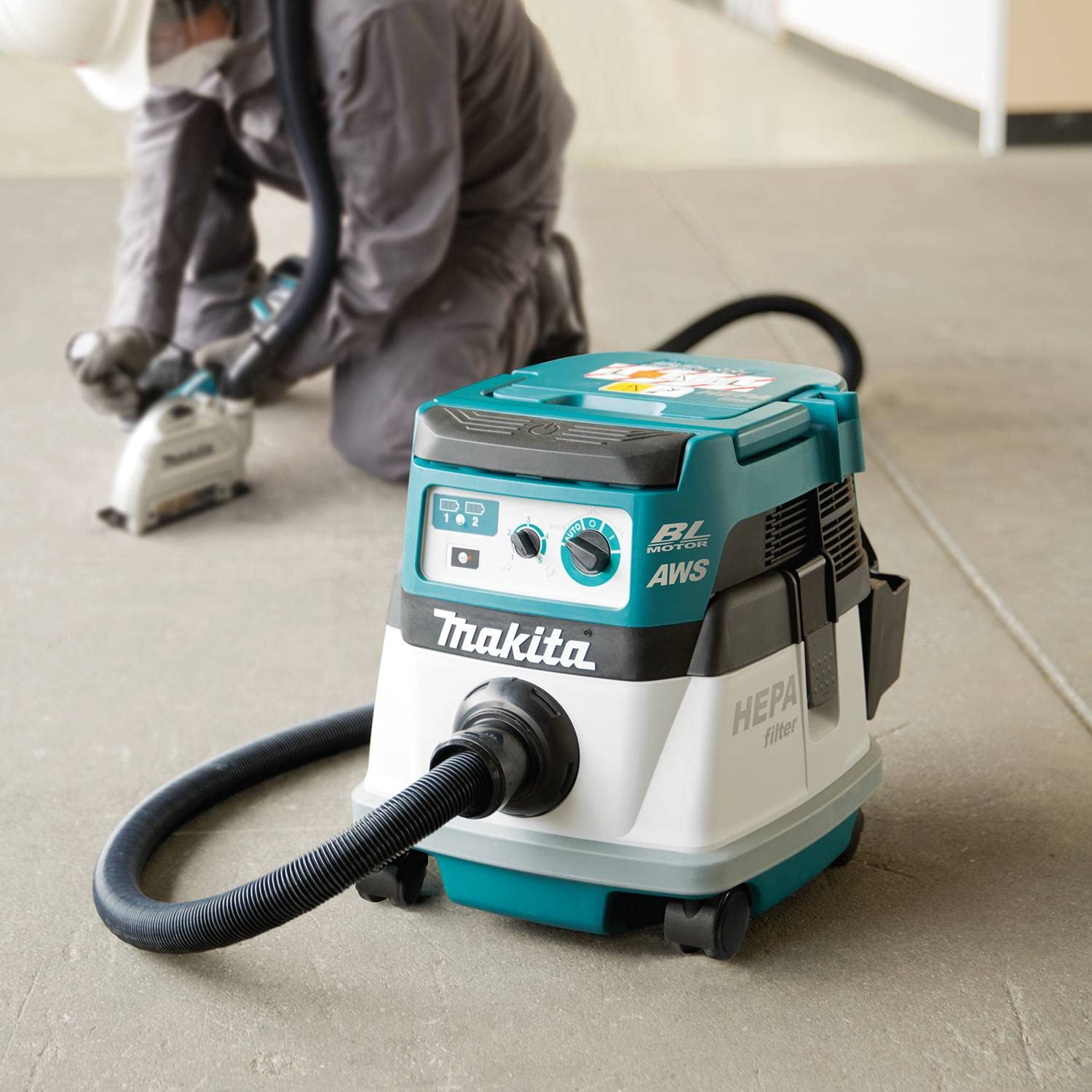 Makita XCV22PTU 36V (18V X2) LXT® Brushless 2.1 Gallon HEPA Filter Dry Dust Extractor/Vacuum Kit, AWS® (5.0Ah)