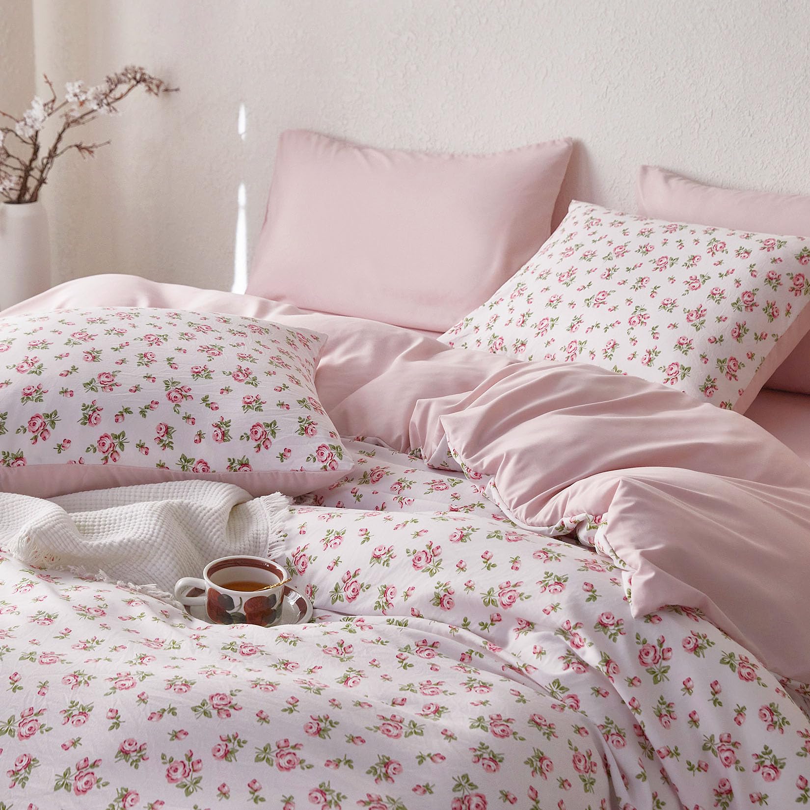 Wake In Cloud - Coquette Duvet Cover Set, Floral Cottagecore Flower Shabby Chic Cute Aesthetic, Soft Lightweight Bedding for Women Teen Girls, 3-Piece, Pink, Twin/Twin XL Size