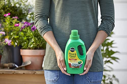 Miracle Gro 1006002 32 Oz Pour & Feed Liquid Plant Food 0.02-0.02-0.02