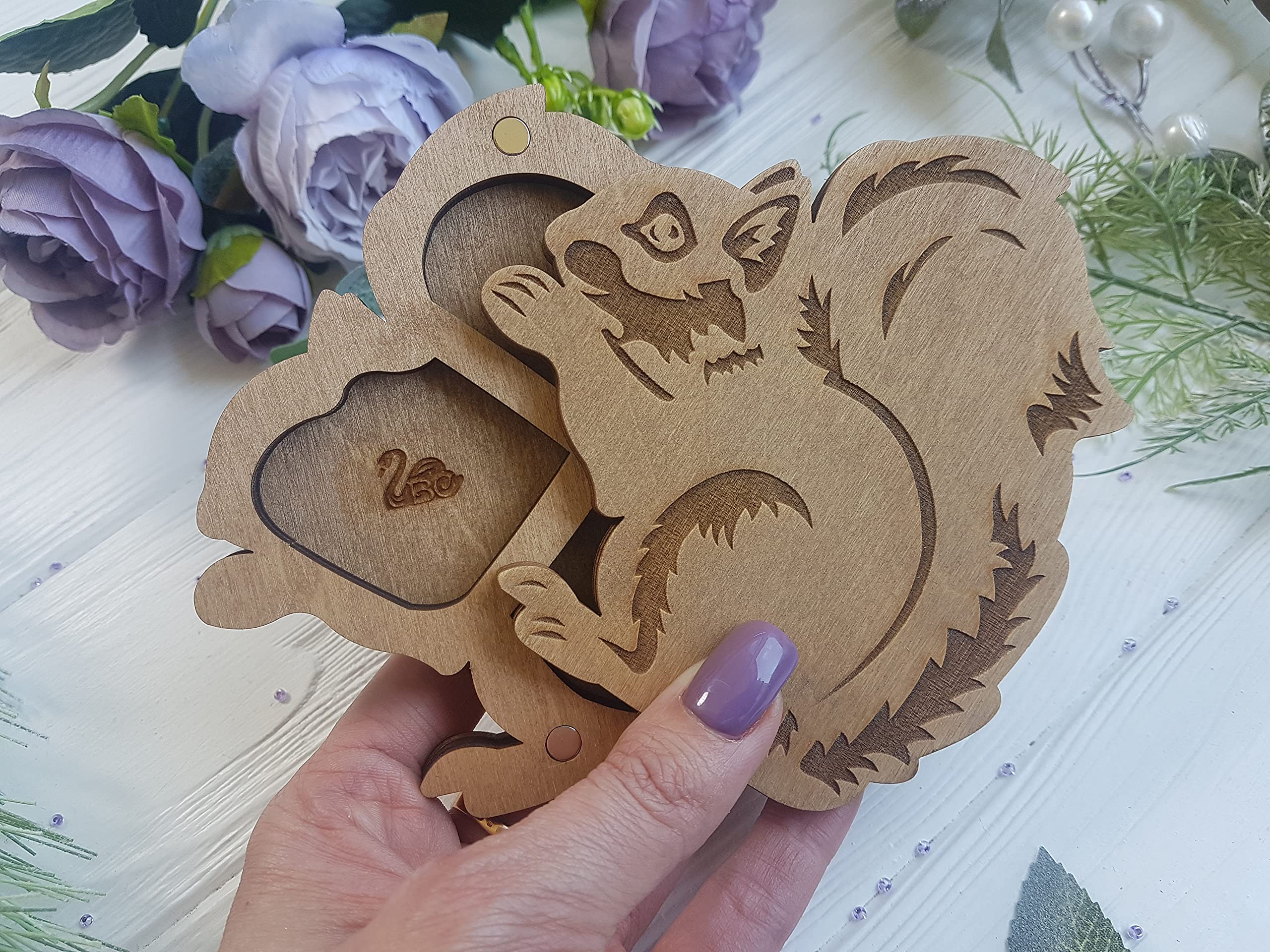 Wooden embroidery diamond painting accessories storage box Beads organizer with wooden lid Tray Divider Jewelry Box Needlework bead holder (Squirrel)