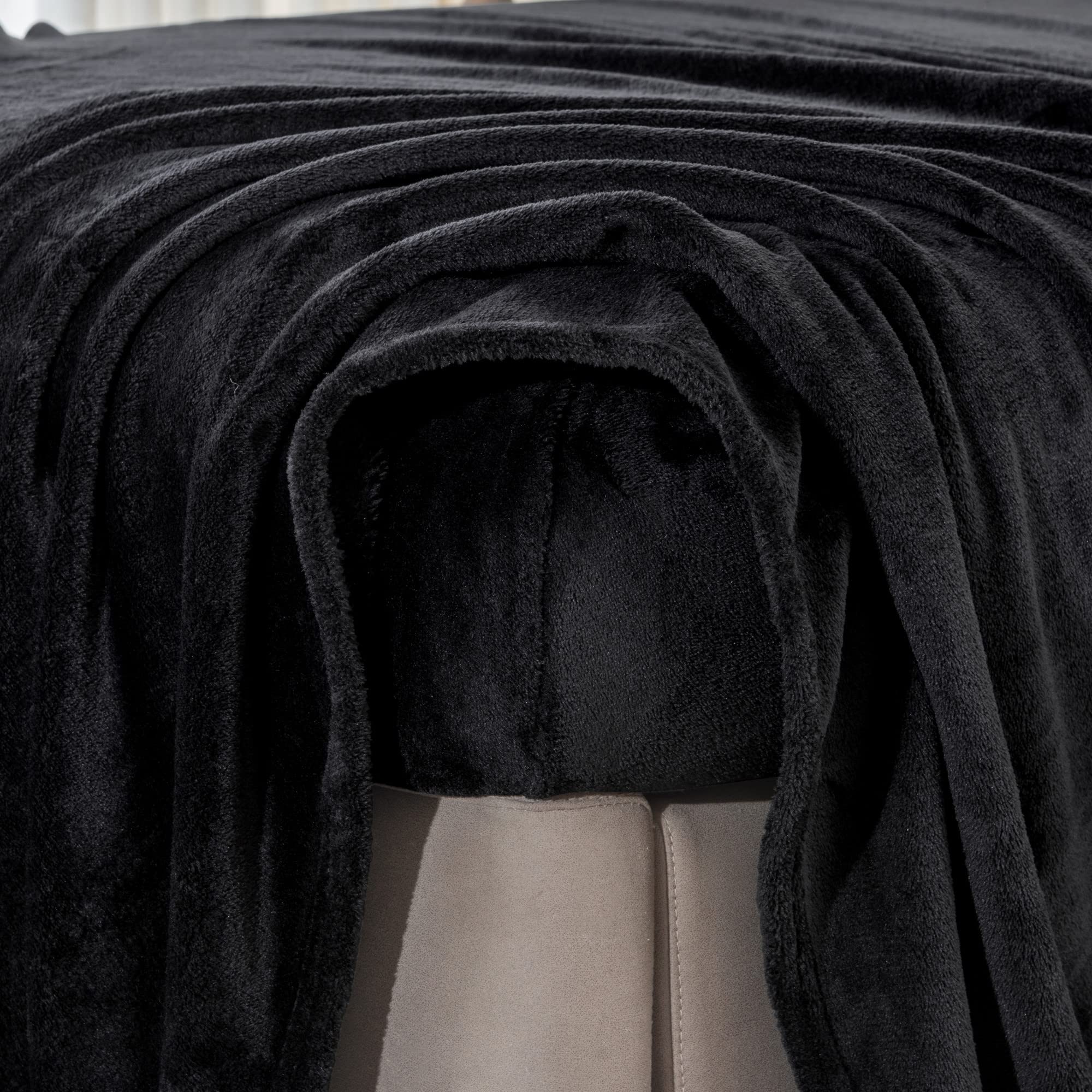 Great Bay Home Extra Soft Velvet Plush Full Micro Fleece Sheet Set | Deluxe Microplush Non Pilling Sheets, Deep Pocket | Lavish Sherpa Velvet Luxe Collection (Full, Winter White)