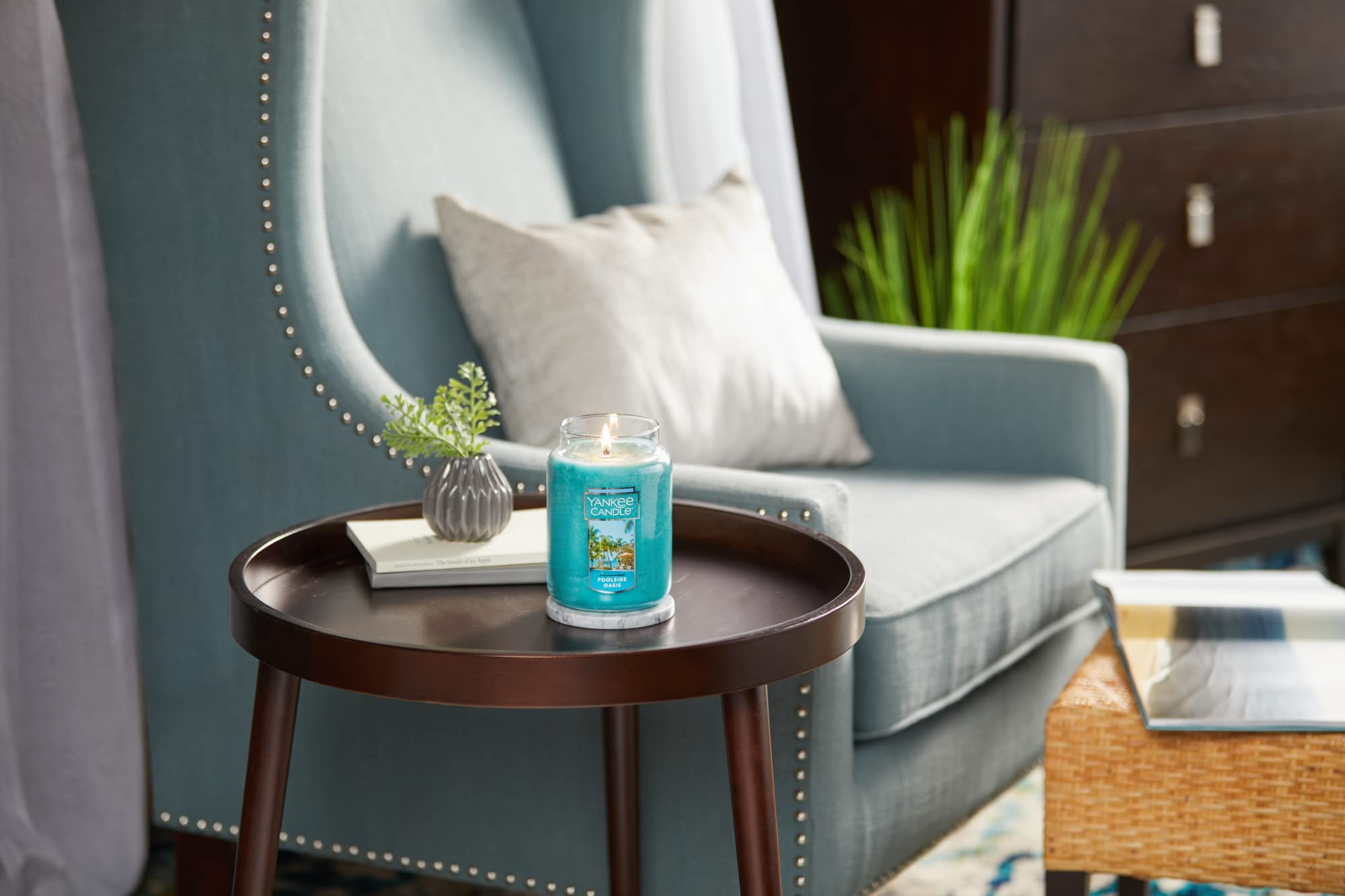 Yankee Candle Poolside Oasis Scented, Classic 22oz Large Jar Single Wick Candle, Over 110 Hours of Burn Time, Blue