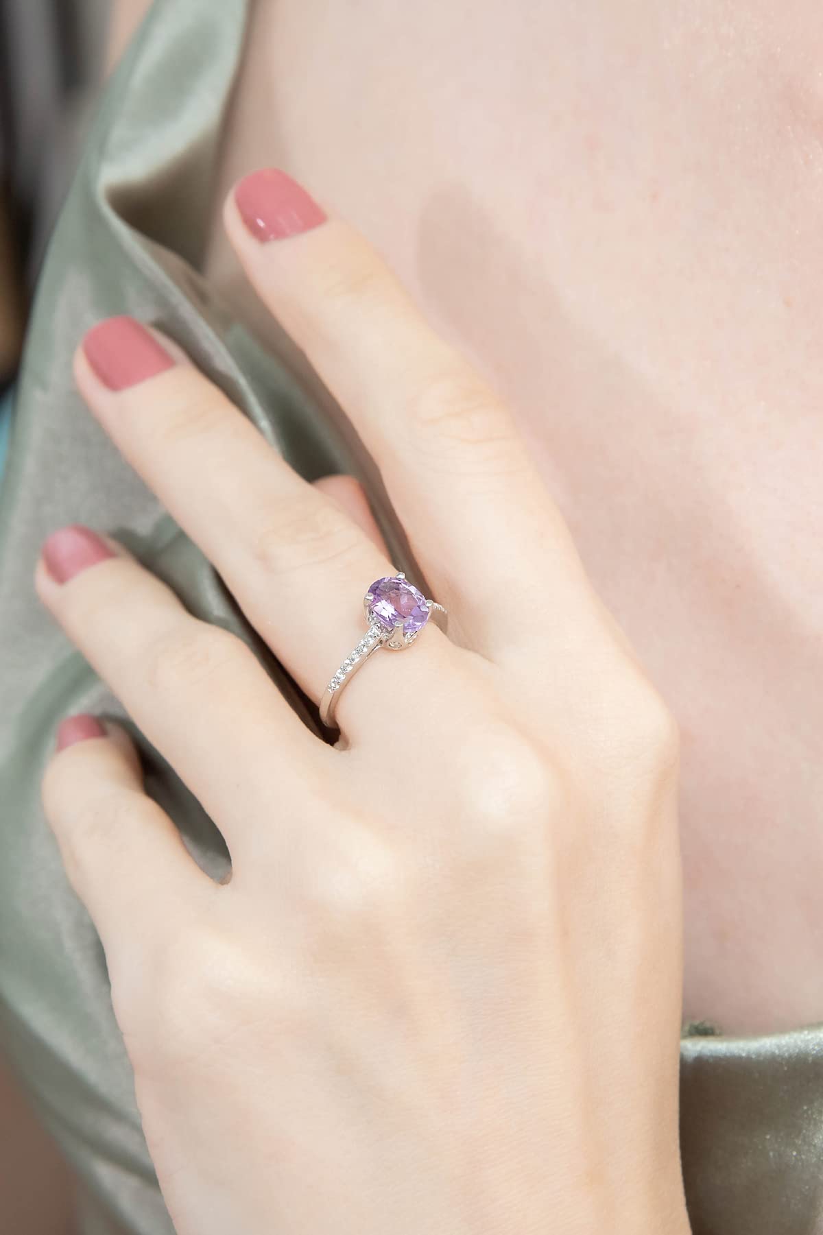 GemStar USA Sterling Silver Amethyst and White Topaz Oval Crown Ring, Size 10