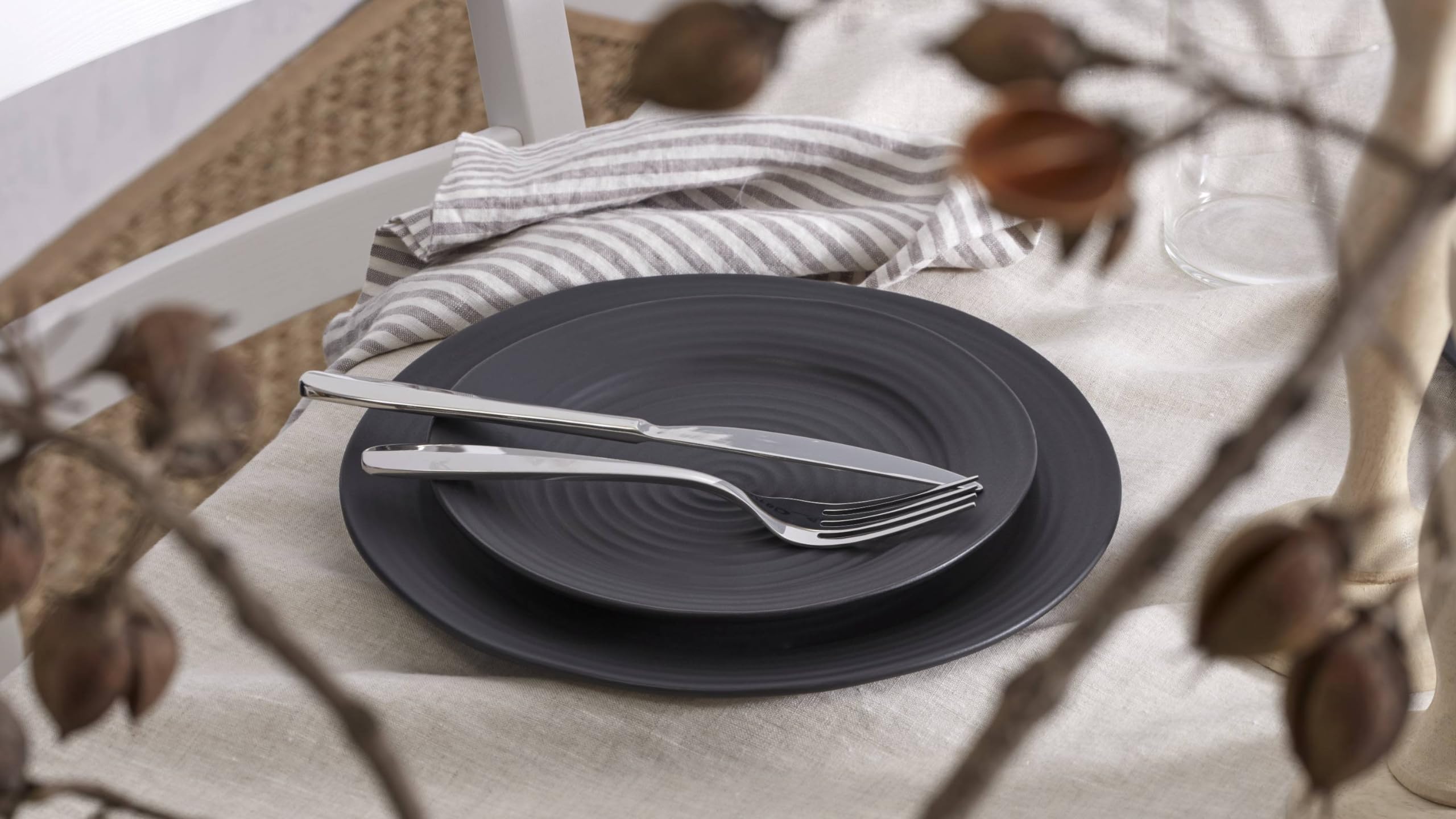Oneida Oakwood Piece Everyday Flatware Set, 20 Count, Metallic