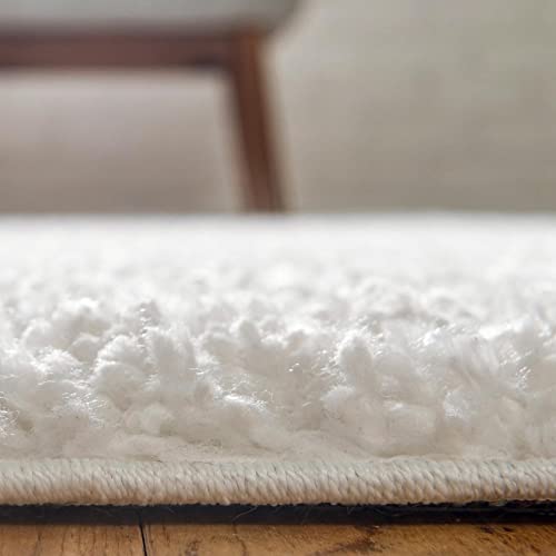 Rugs.com Zermatt Shag Collection Rug β 2' 2 x 3' White Shag Rug Perfect for Entryways, Kitchens, Breakfast Nooks, Accent Pieces