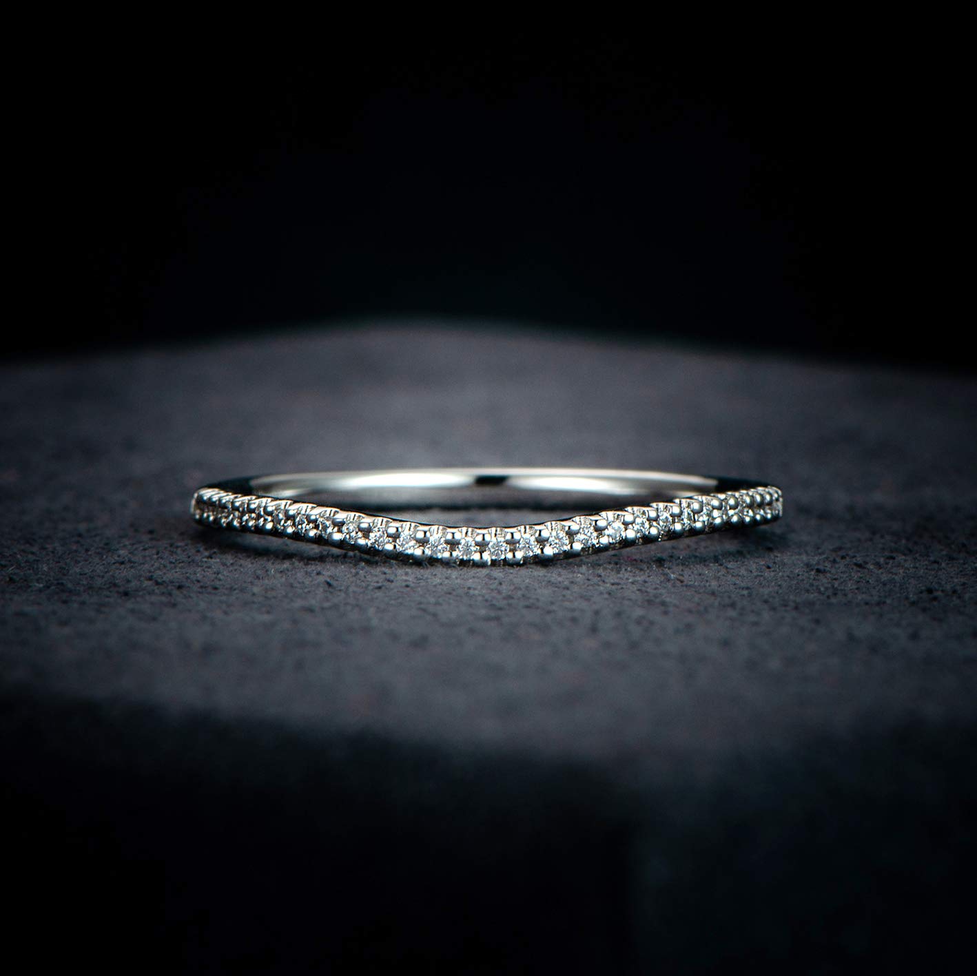 HAFEEZ CENTER 1.5mm V Shaped Chevron Sterling Silver Ring (White-Gold, 8)