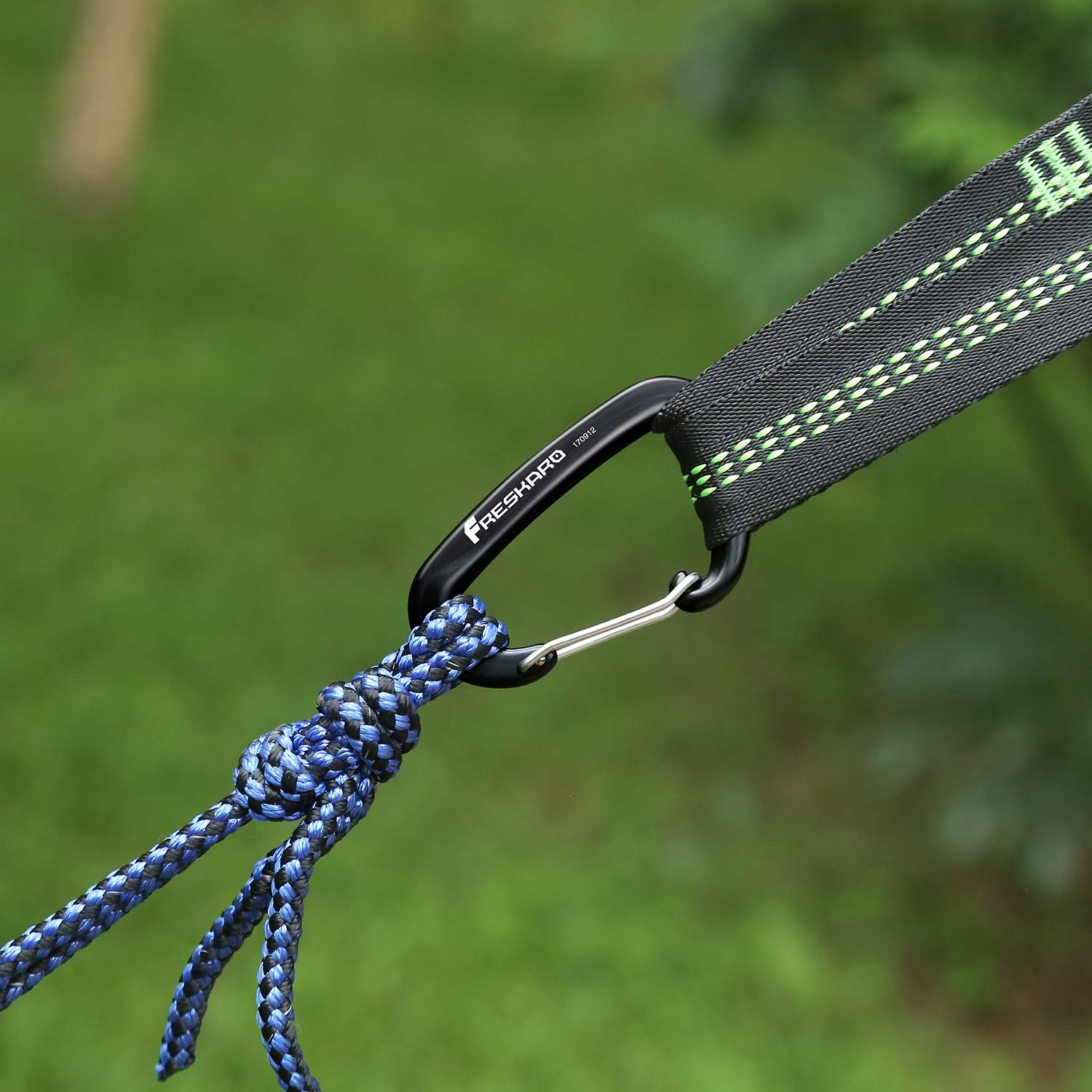 FresKaro Wiregate Carabiner Clip, 12kN(2698lbs), Used for Backpacking Gear or as a Hiking Accessories - 4pack of Black d Ring Wire gate caribeener Clips.
