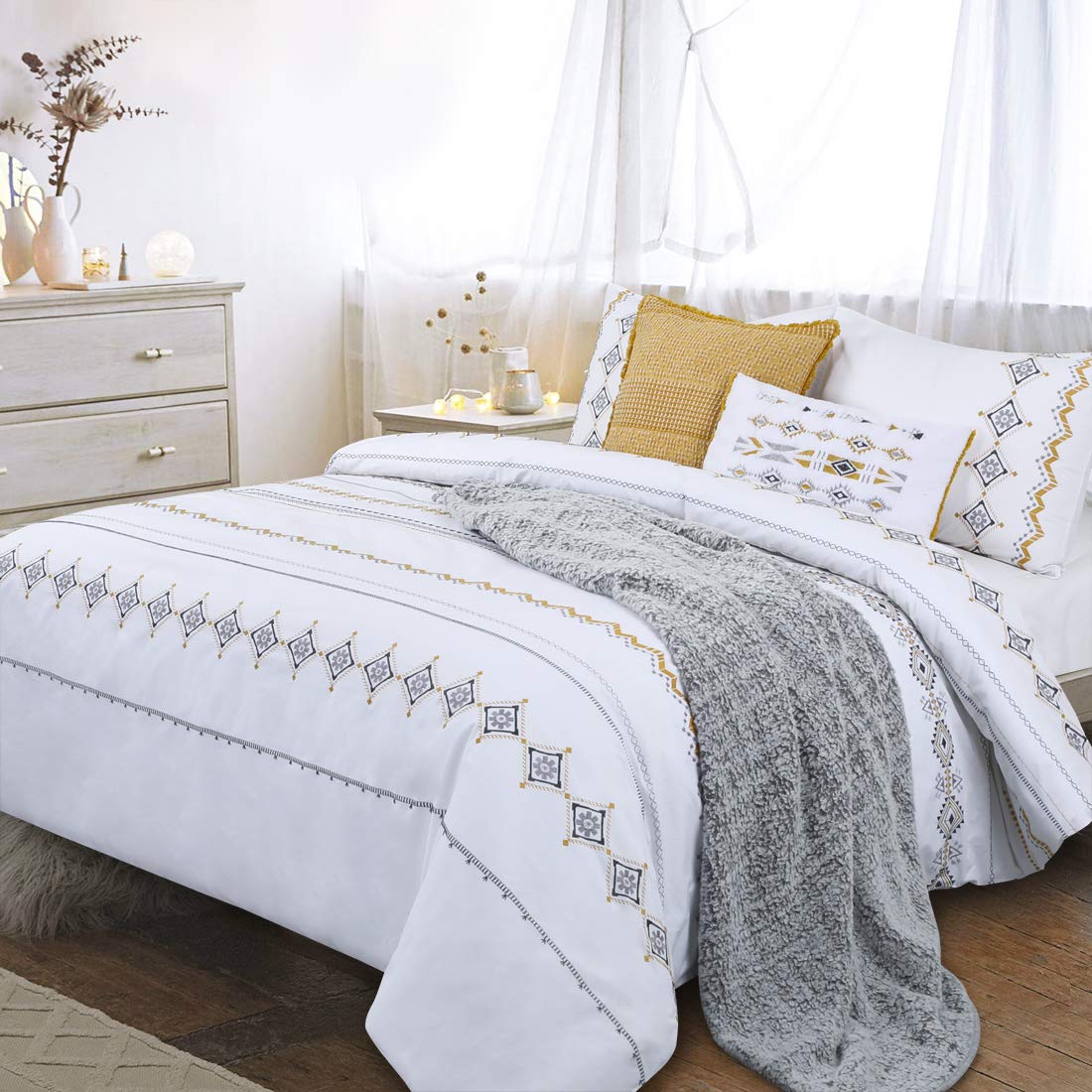 YINFUNG Boho Duvet Cover Set White Queen Moroccan Stripe Aztec Geometric Yellow Grey Ethic Tribal Bohemian Vibrant Textured 90x90 Cotton Bedding Set Embroidered Zip Embroidered 3 Pieces