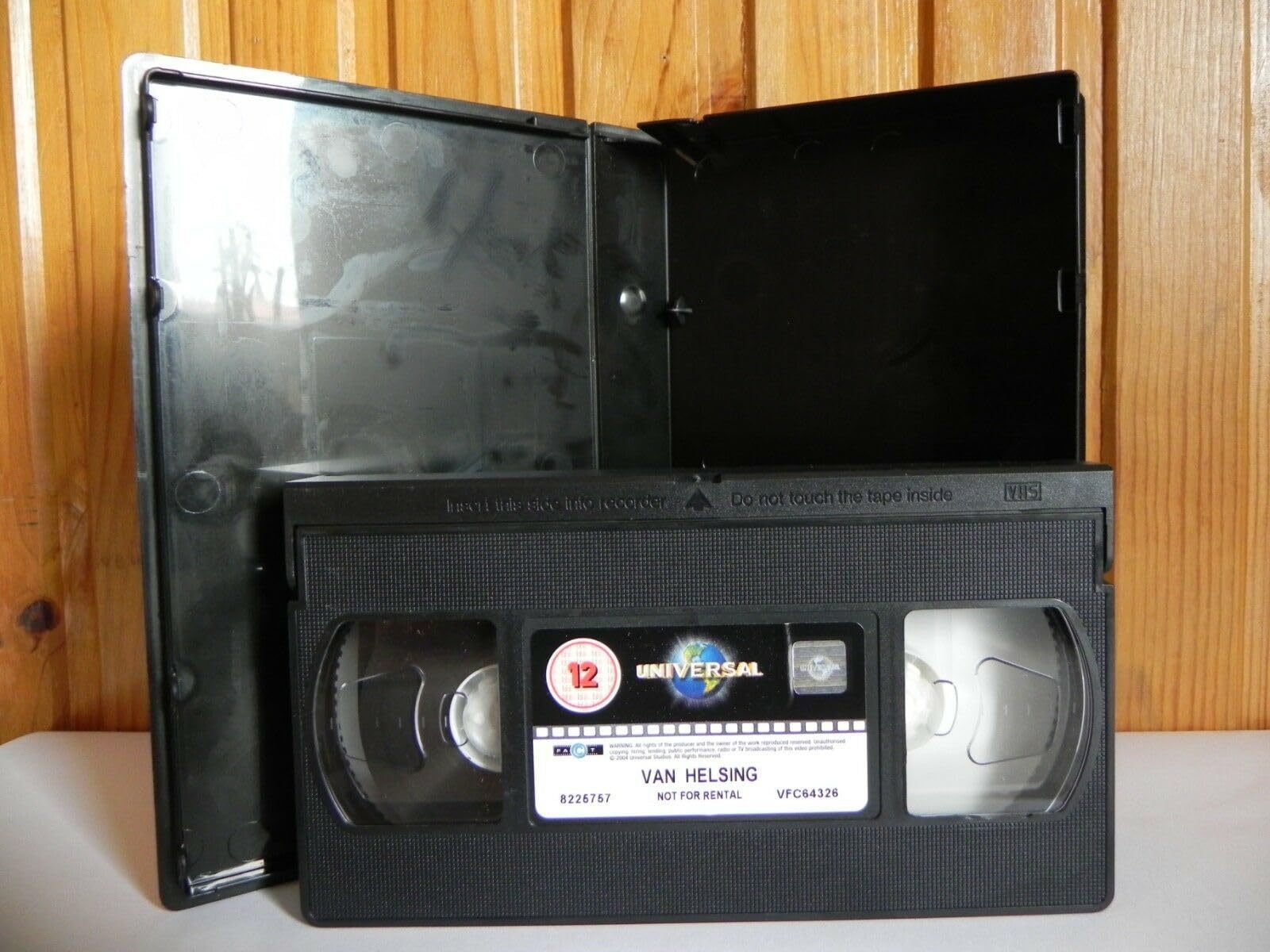 Wayne's World 2 (1993): Rock Comedy [Large Box] Mike Myers / Dana Carvey - VHS