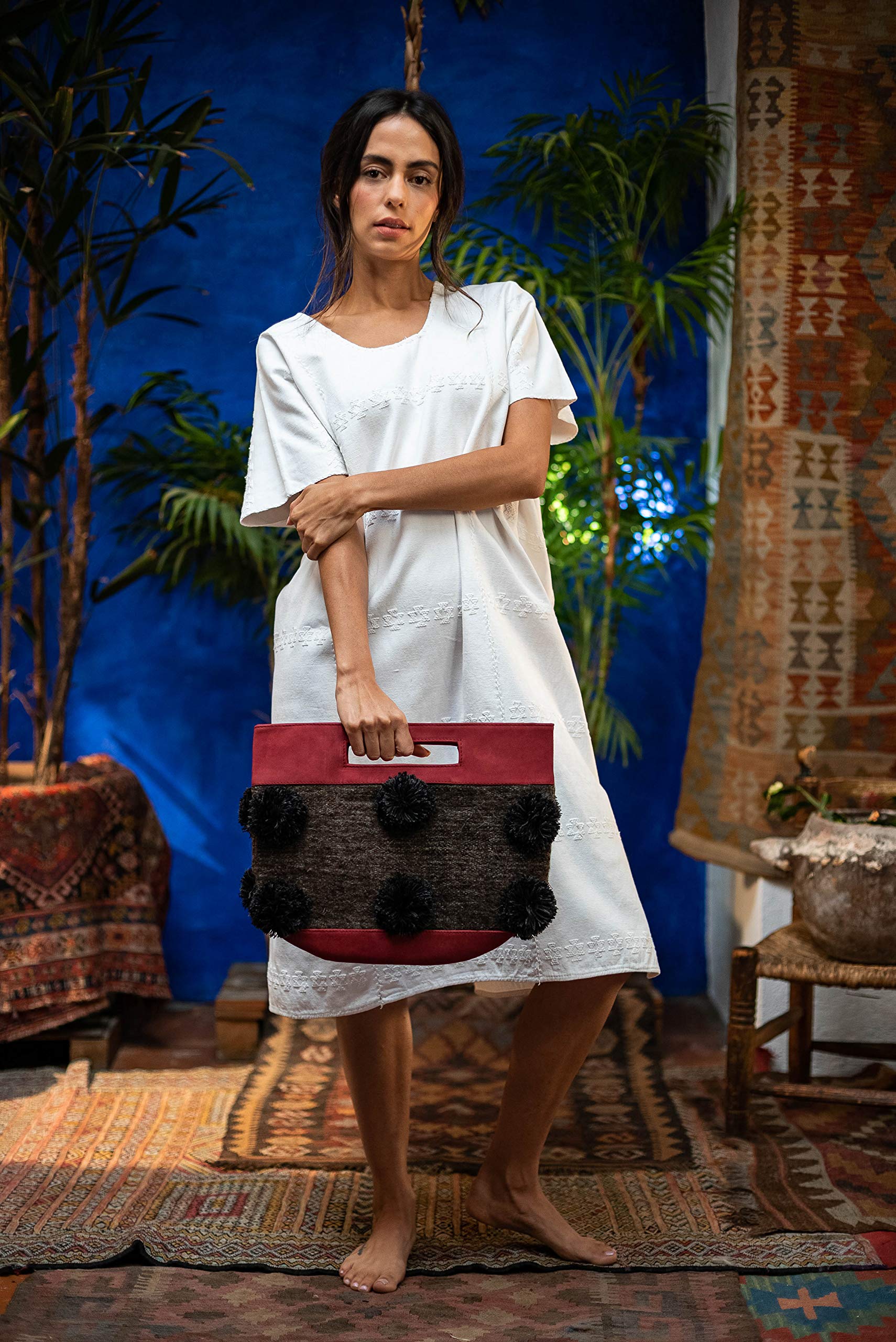 Hand-woven in Chiapas backstrap wool loom and cowhide natural leather clutch. (Leather-Wool Red-Black)