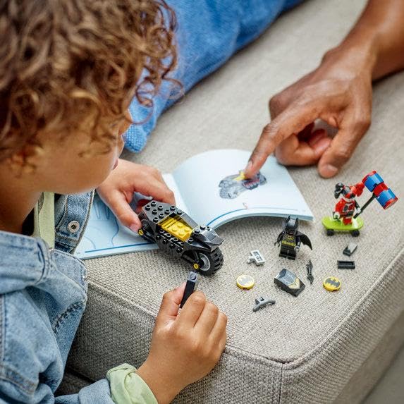 LEGO DC Batman Versus Harley Quinn 76220, Superhero Action Figure Set with Skateboard and Motorcycle Toy for Kids, Boys and Girls Aged 4 Plus
