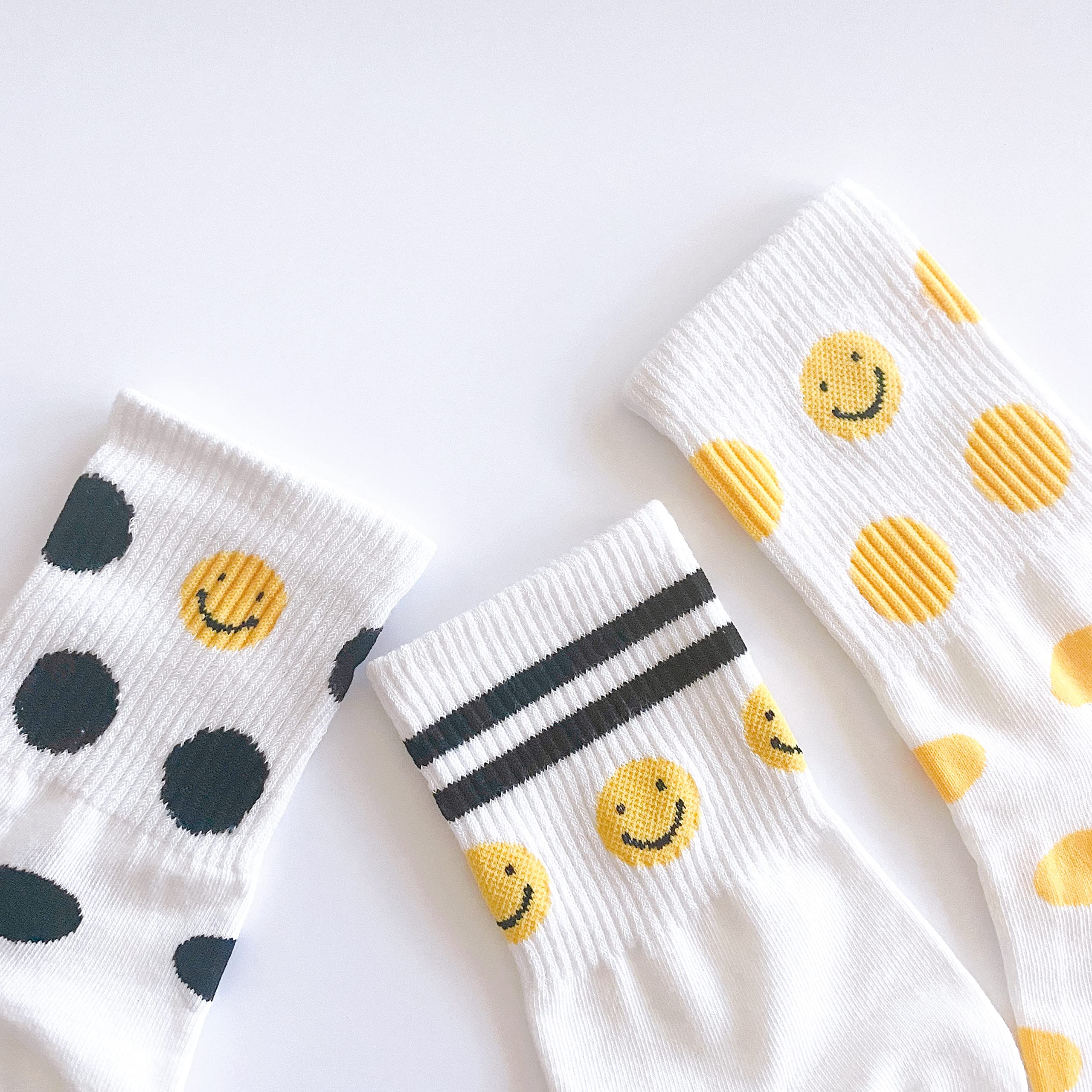 Hawaii Sisters Cute Happy Smiley Face Crew Socks (4 Pack), Fun Fashion Socks for Women, White Casual Socks (happy smiley)