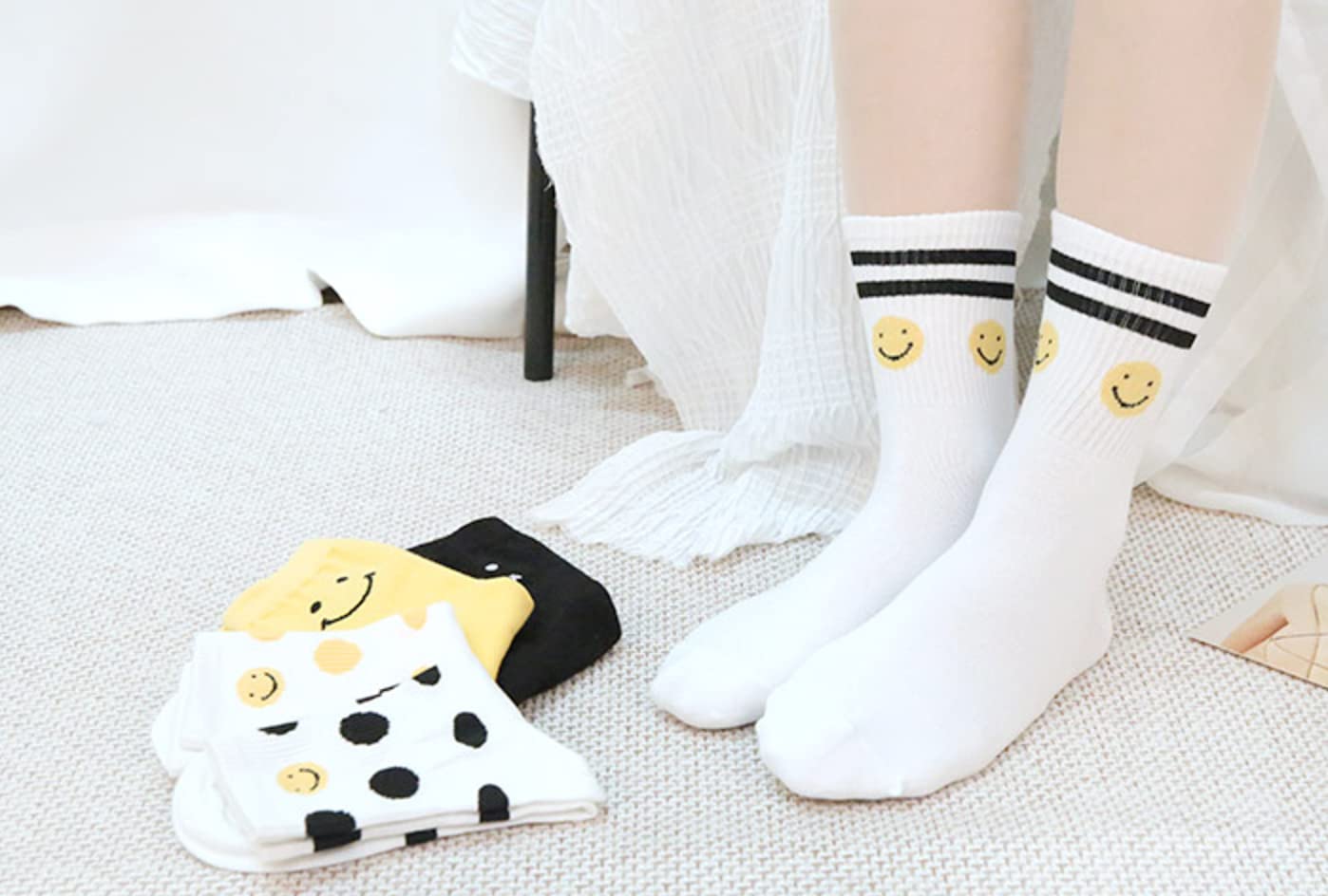 Hawaii Sisters Cute Happy Smiley Face Crew Socks (4 Pack), Fun Fashion Socks for Women, White Casual Socks (happy smiley)
