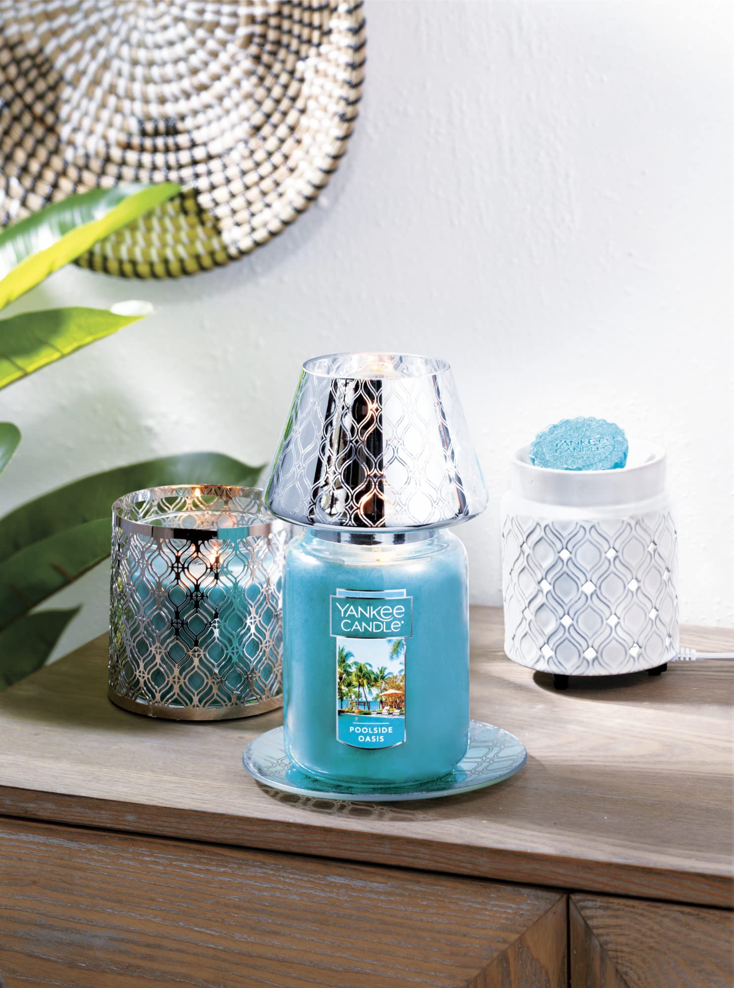 Yankee Candle Poolside Oasis Scented, Classic 22oz Large Jar Single Wick Candle, Over 110 Hours of Burn Time, Blue