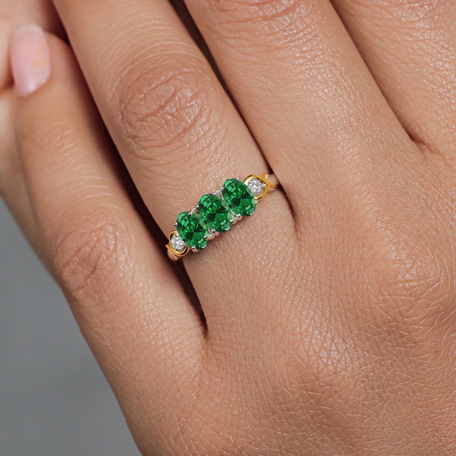 Gem Stone King 925 Silver and 10K Yellow Gold Oval Green Created Emerald and White Lab Grown Diamond Ring For Women (1.07 Cttw, Available In Size 5, 6, 7, 8, 9)
