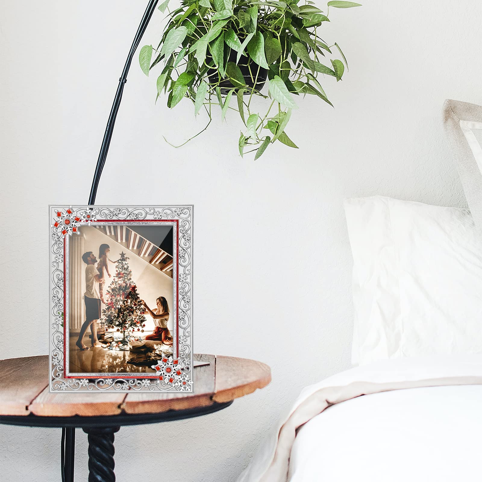 GUOER Christmas Decorations Photo Frame 5x7 Inch Snowflake Christmas Metal Photo Display Picture Frames with High Definition Glass Front Gift Ideas Tabletop Home Decorative (Red,5x7)