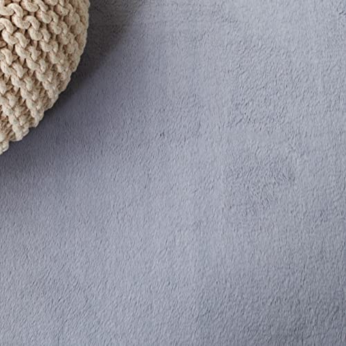 SAFAVIEH Faux Rabbit Fur Collection Accent Rug - 2' x 3', Light Grey, Solid Design, Non-Shedding Machine Washable & Slip Resistant Ideal for High Traffic Areas in Foyer, Living Room, Bedroom (FRF500F)