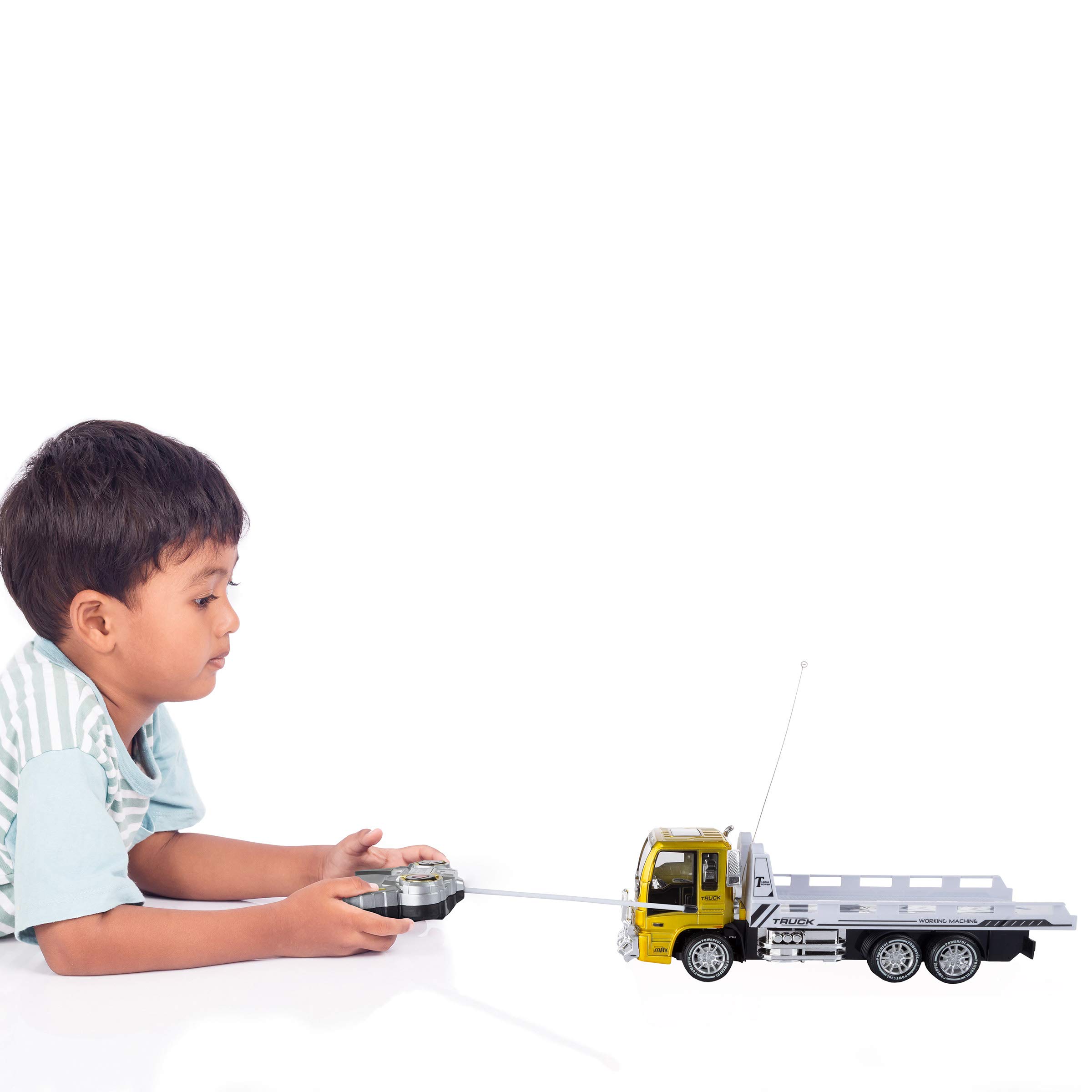 Hey! Play! Remote Control Flatbed Truck– 4 Channel Fully Functional RC Tractor Trailer with Lights and Sound, Transporting Toy for Kids