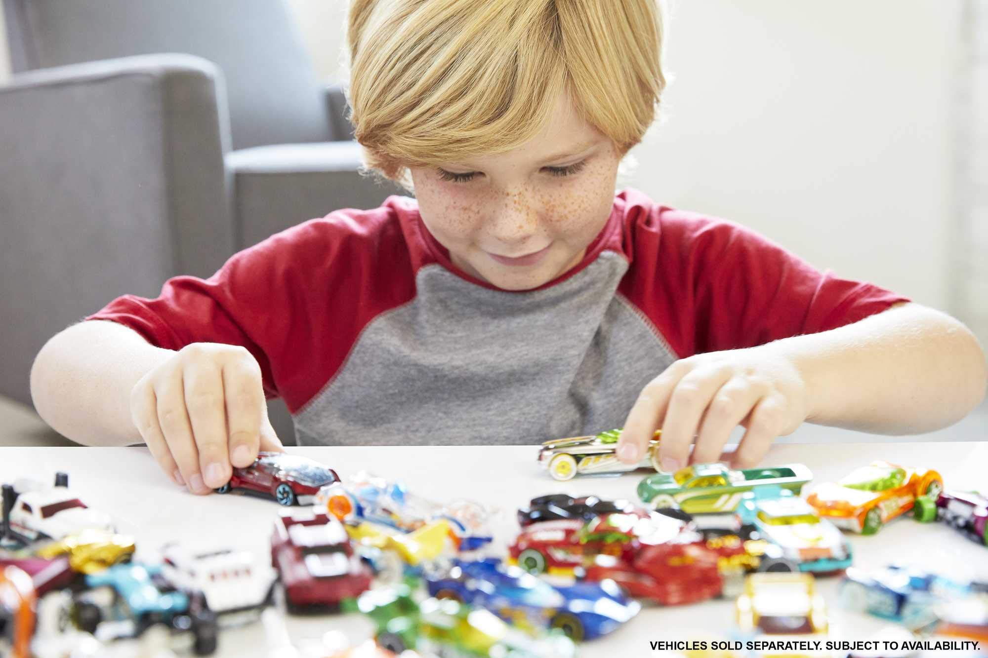Hot Wheels Muscle Mania 10 Pack Mini Collection, 1:64 Scale Muscle Cars with Authentic Sculpt, Iconic Casting & Custom Stripe for Collectors & Kids Aged 3 & Up [Amazon Exclusive]