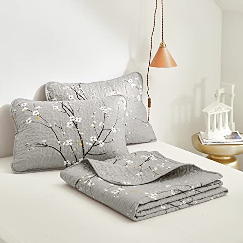 UOZZI BEDDING California King Reversible Quilt Set Oversized 102x114 Gray Branch Floral Soft Microfiber Lightweight Coverlet Bedspread Summer Comforter Set Bed Cover for All Season (1 Quilt+ 2 Shams)