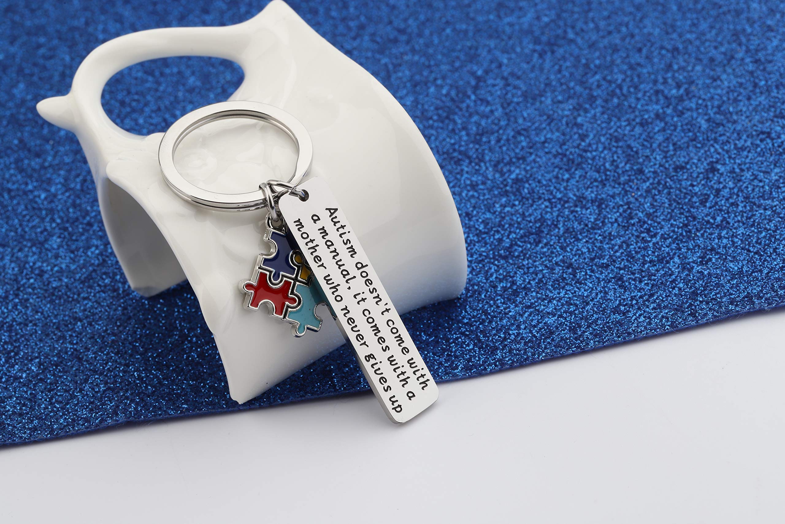 Gzrlyf Autism Mom Keychain Autism Awareness Gifts Autism doesn't Come with a Manual It Comes with a Mother who Never Gives Up (Keychain)