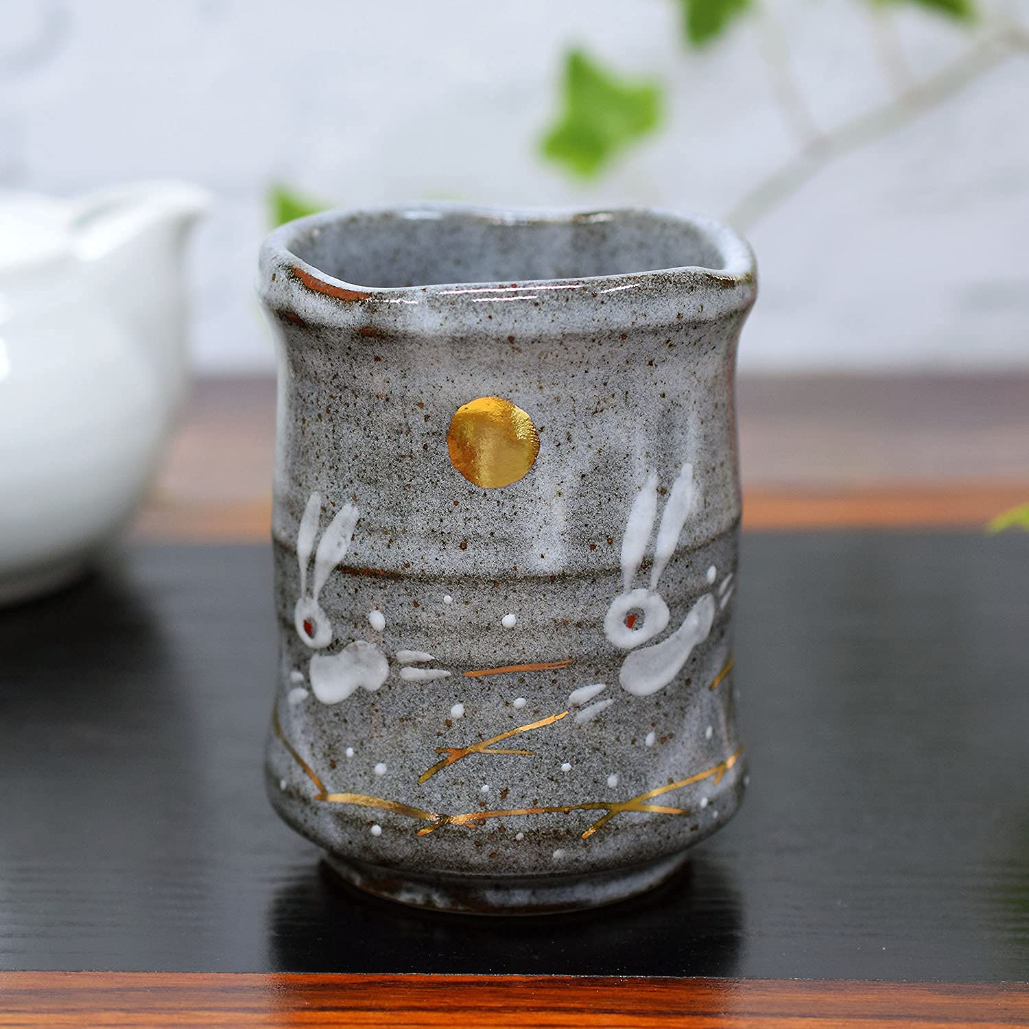 Kutani Yaki(ware) Japanese Yunomi Tea Cup Rabbit