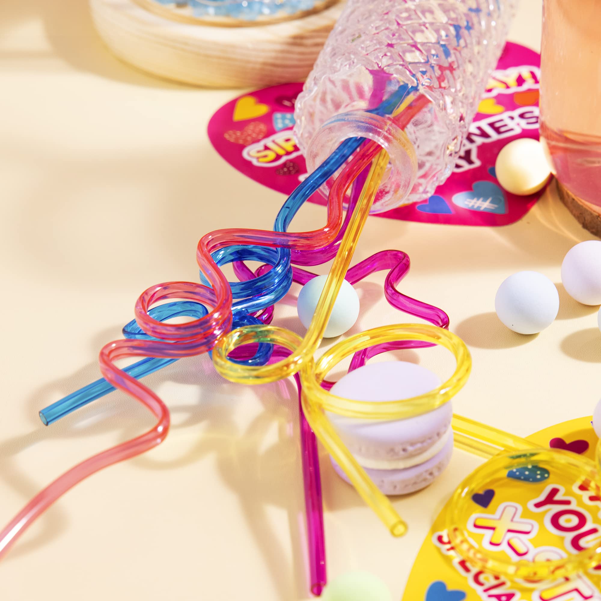 JOYIN 28 Pack Valentines Day Gift Cards with Gift Colorful Crazy Loop Reusable Drinking Straws for Classroom Exchange Prizes, Valentine Party Favors Toy