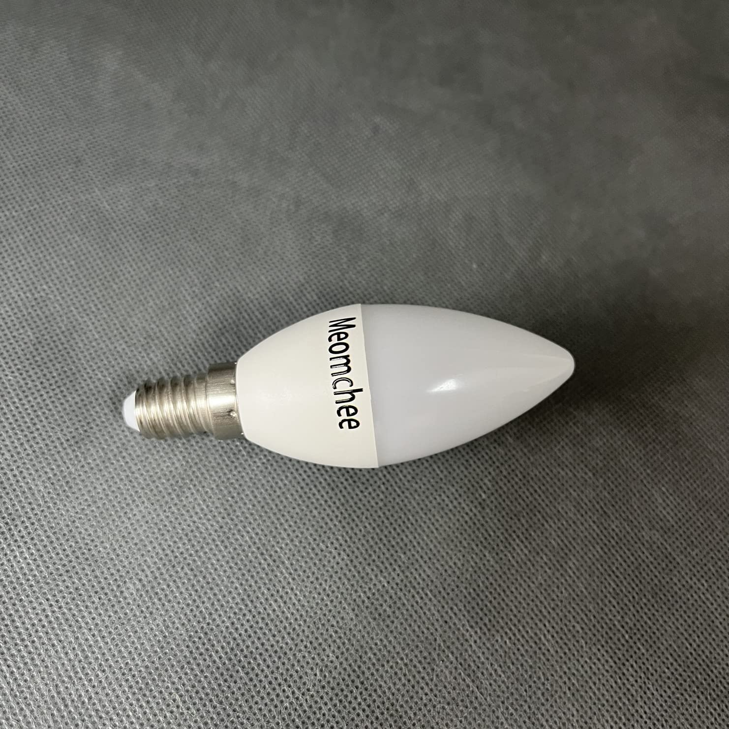 Meomchee Lamp bulbs, Daylight White 5000K, 6W Chandelier Light Bulbs 600 Lumens, B11 Candle lamp with Decorative Candelabra Base, Non-Dimmable
