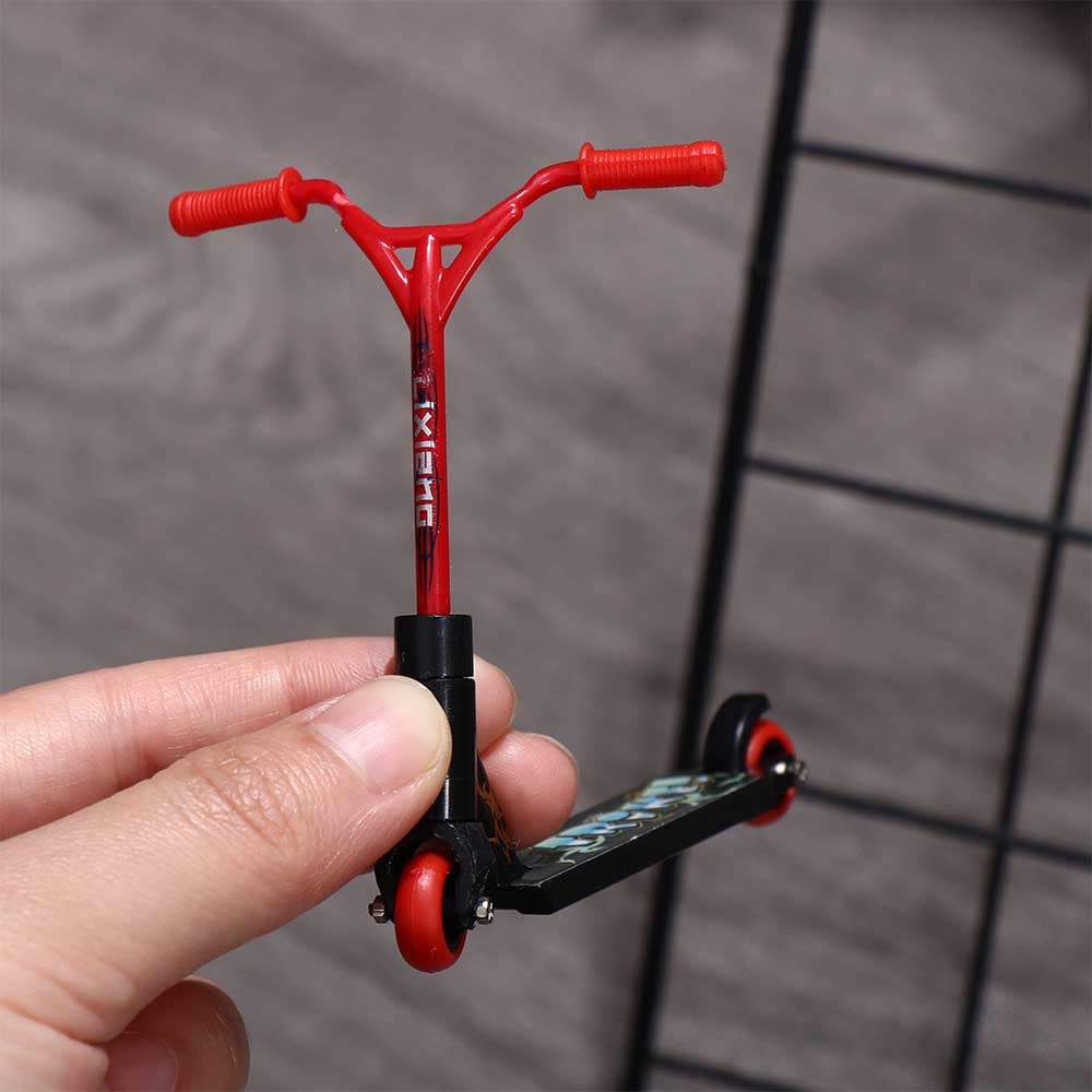 Mini Finger Scooter,Mini Skateboards Plastic Finger Skateboards Finger Sport Toy Interactive Finger Toys Photography Props(red Random 1pc)