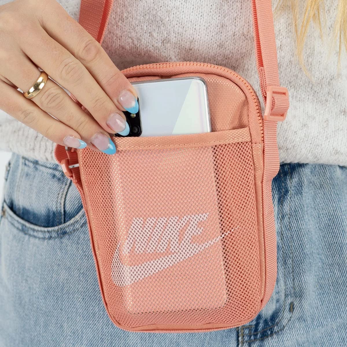 Nike Women's Heritage Small Crossbody Bag