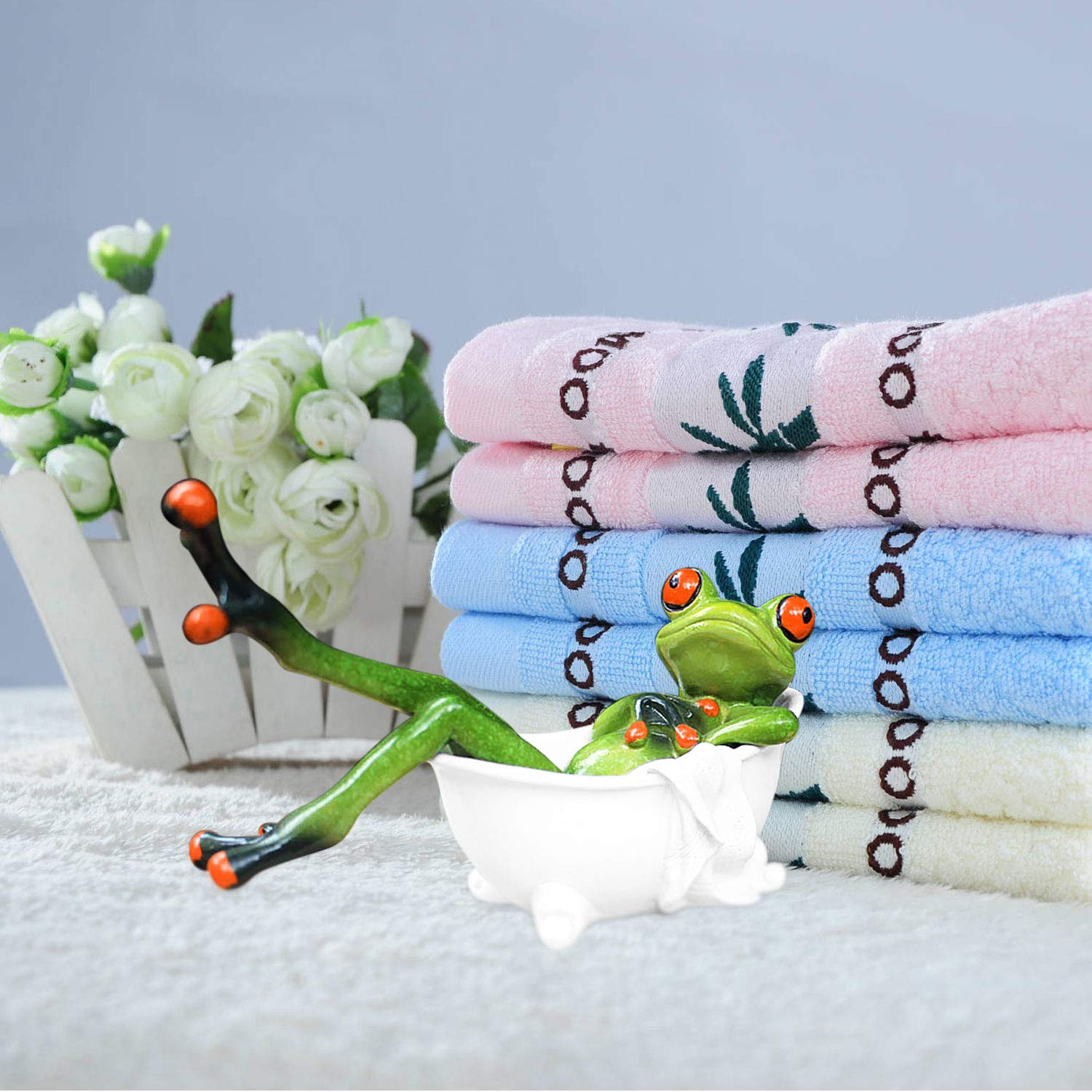 HAPTIME Frog Figurine Decor, A Frog Lying in The Bathtub, Frog Sculpture Statue, Creative Craft Resin, Great for Desk Bathroom Home Decoration (5.3 inch)