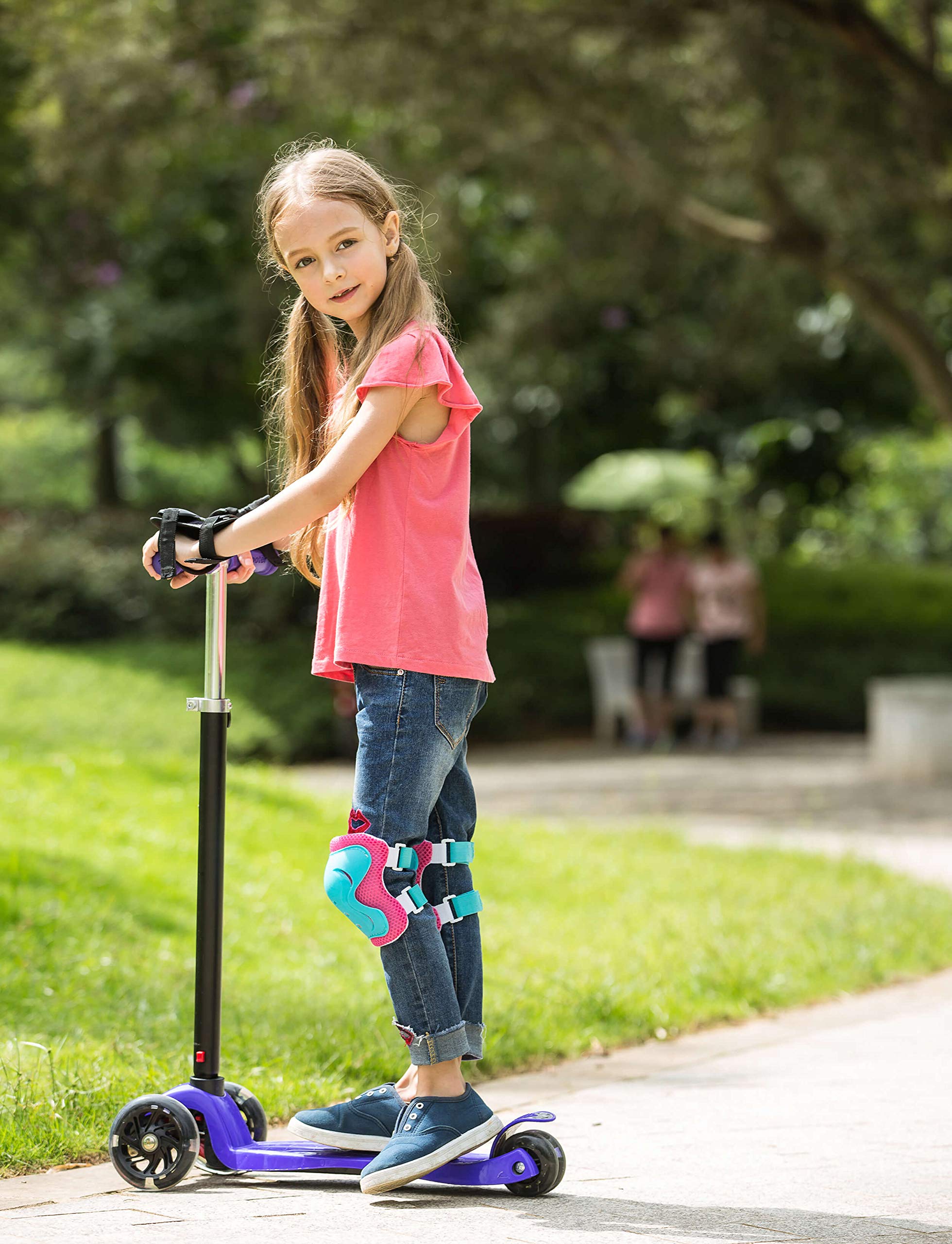 Hikole Scooter for Kids with 4 LED Wheels β Adjustable Height, Lean to Steer Design, 4 Wheels Kick Scooter for Girls & Boys 3-12 Years Old